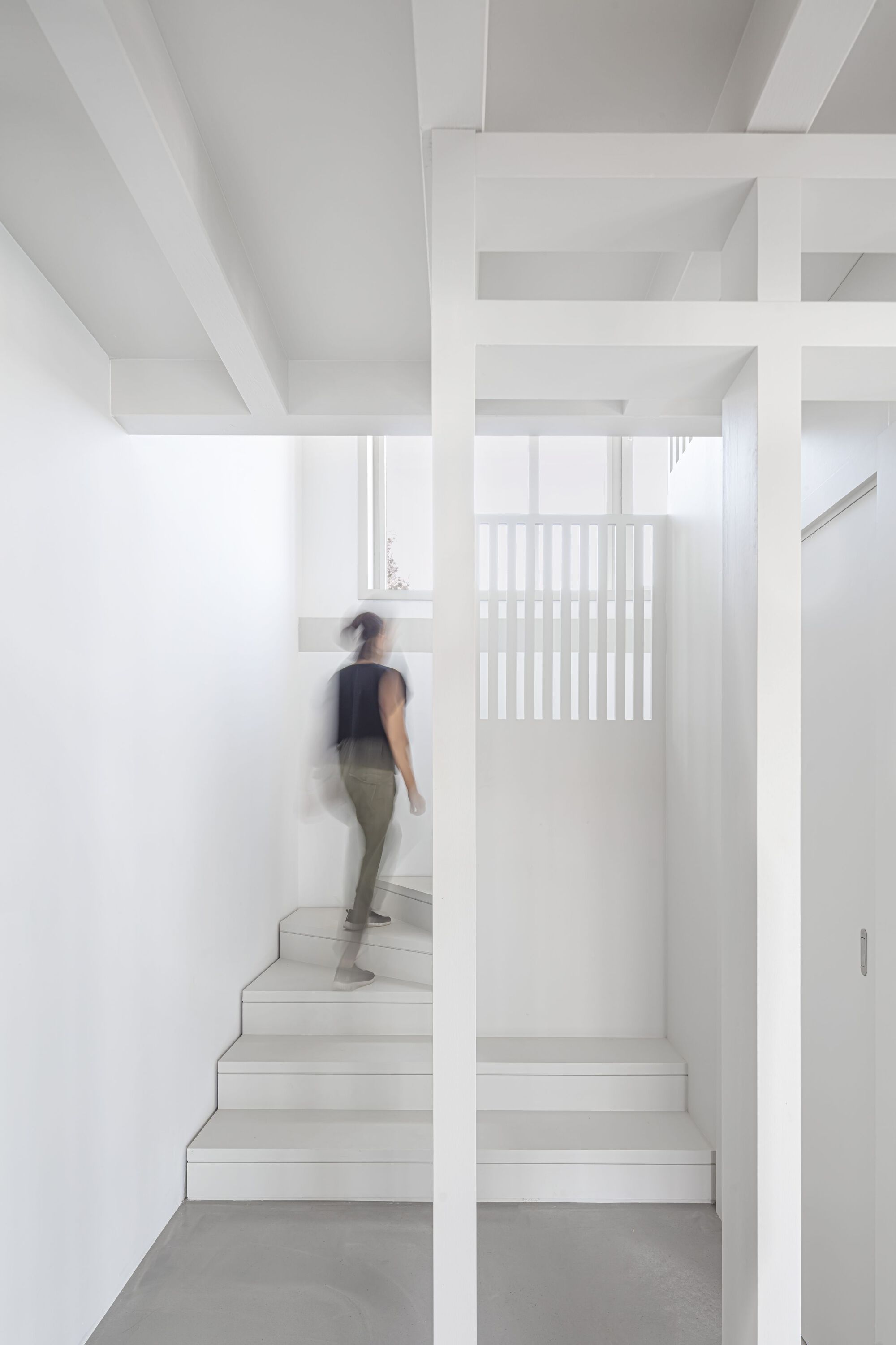 Gallery of Grey House / Jesús Vassallo - 15