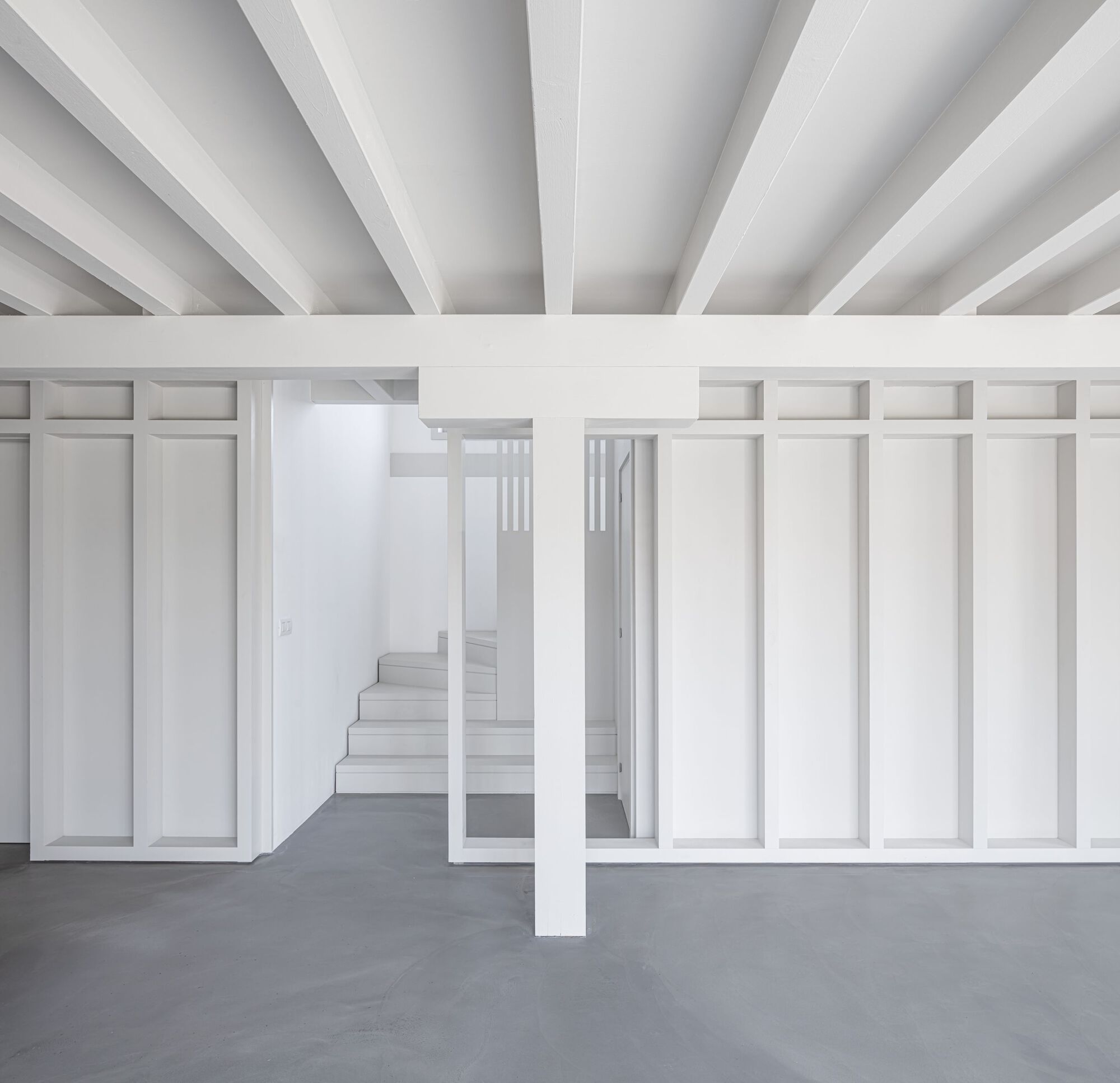 Gallery of Grey House / Jesús Vassallo - 11