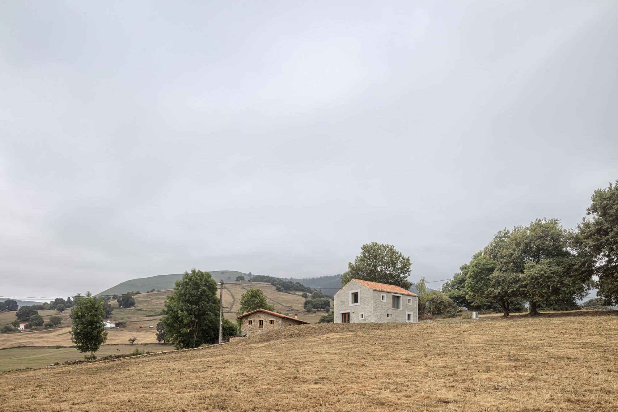 Gallery of Grey House / Jesús Vassallo - 32