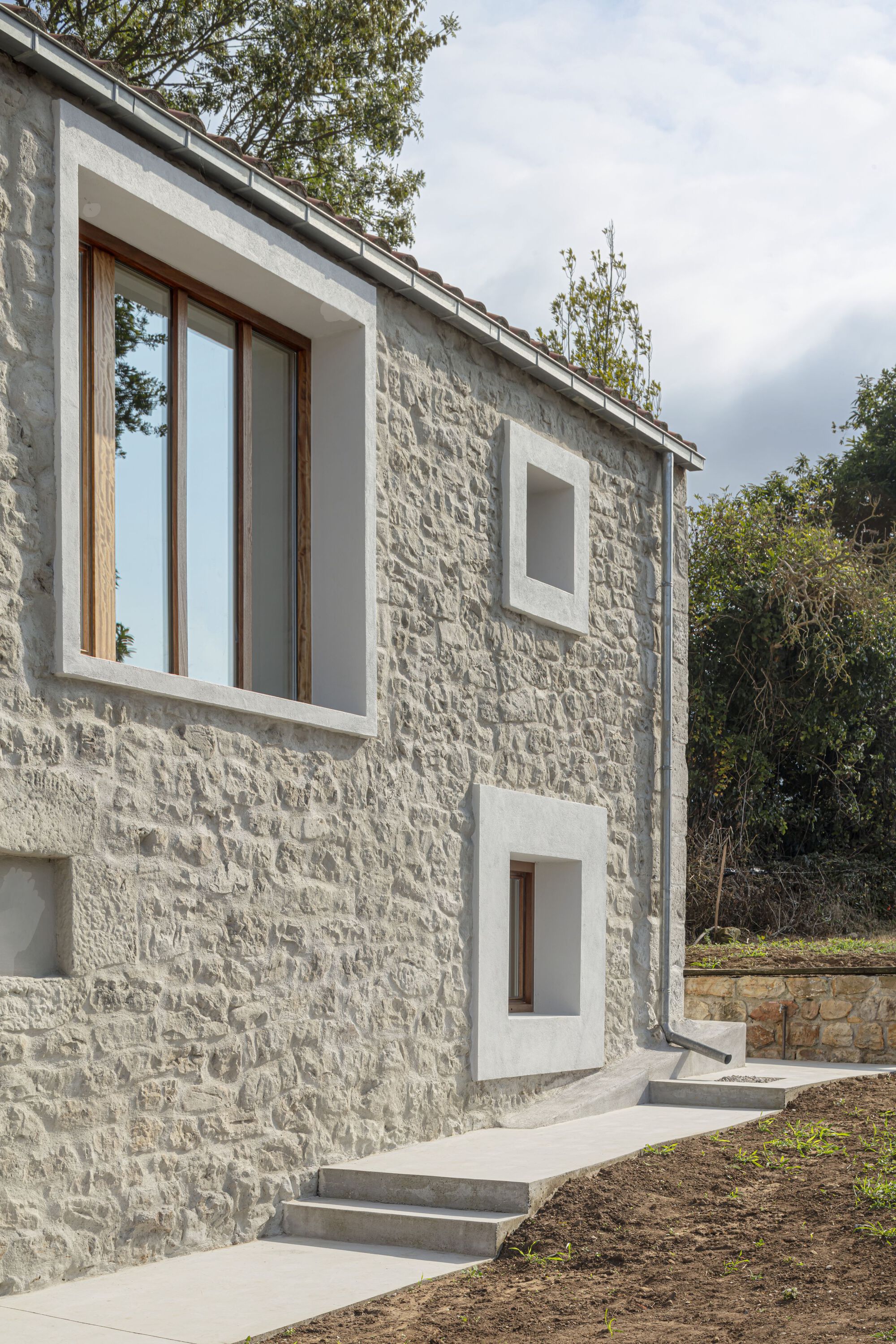 Gallery of Grey House / Jesús Vassallo - 21