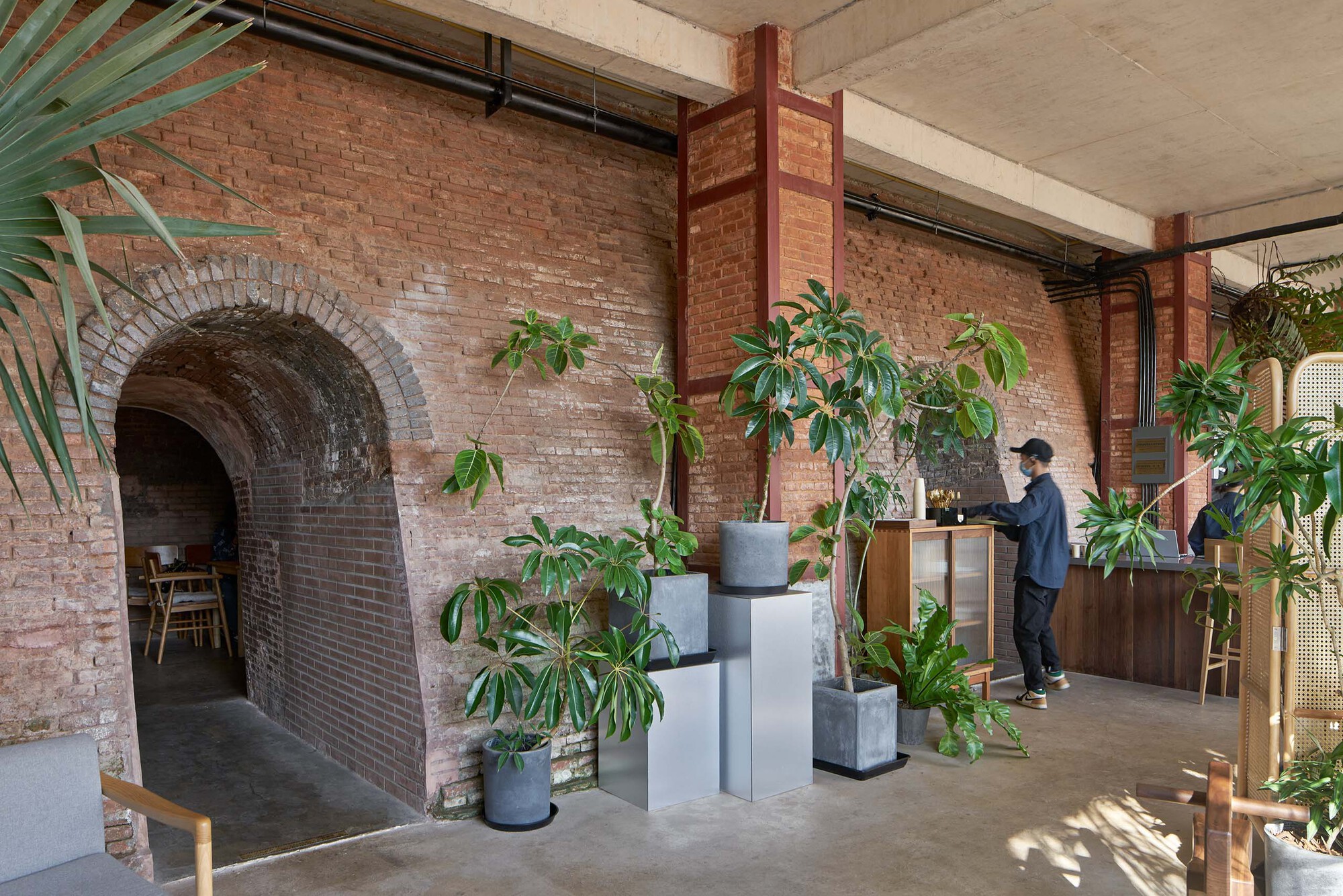 Galeria de Renovação da Olaria Hoffmann / HCCH Studio - 8