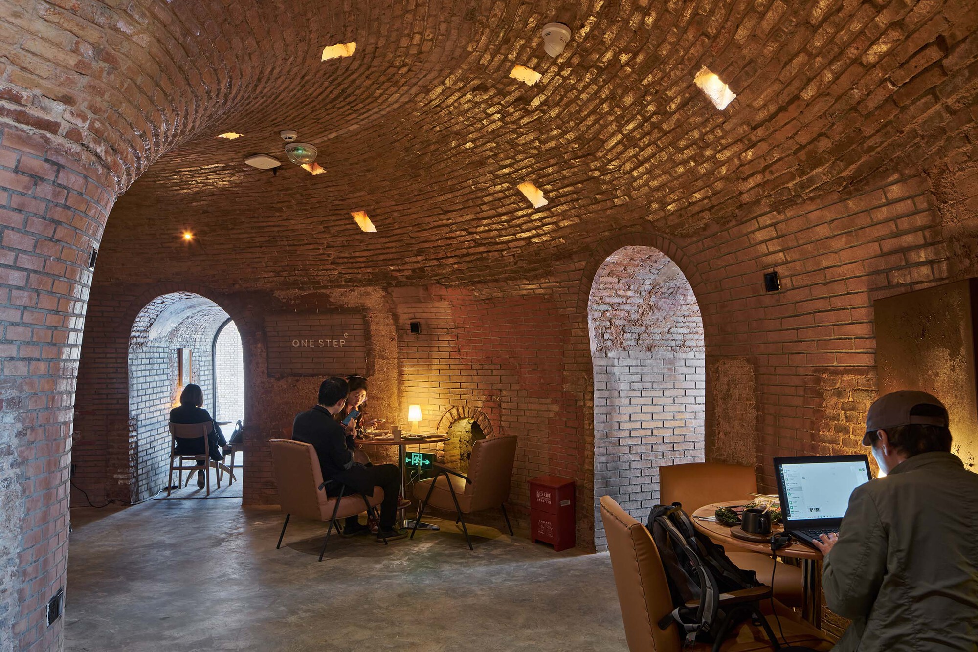 Galería de Renovación de un horno Hoffmann / HCCH Studio - 22