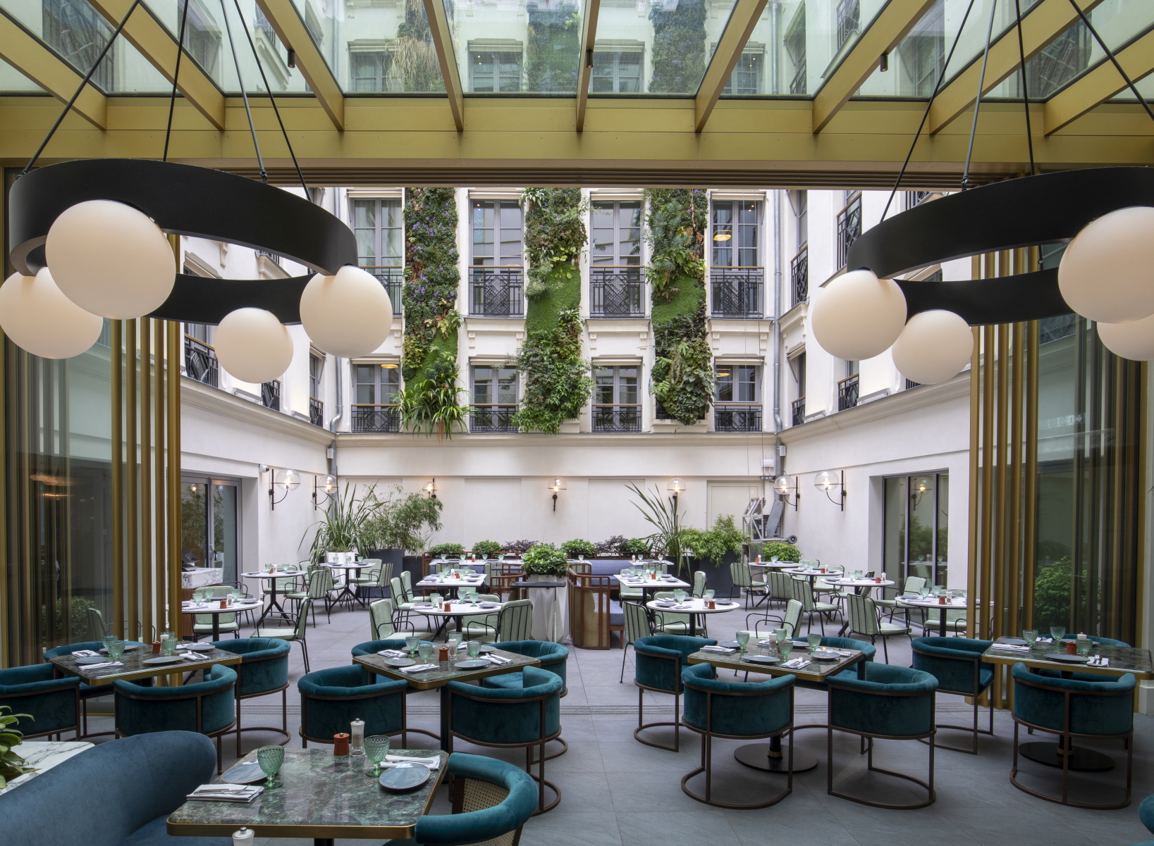 Gallery of A Selection of Window Systems in Four Restaurant Projects - 8