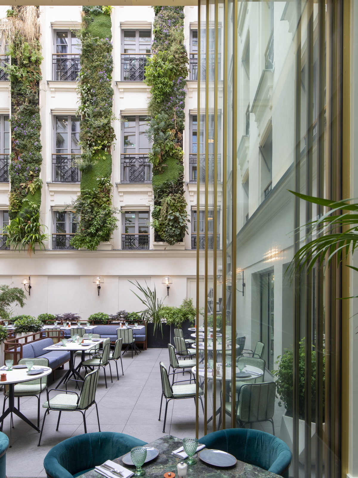 Gallery of A Selection of Window Systems in Four Restaurant Projects - 9