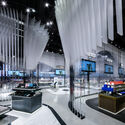 Estée Lauder Companies CIIE II / dongqi Design | ArchDaily