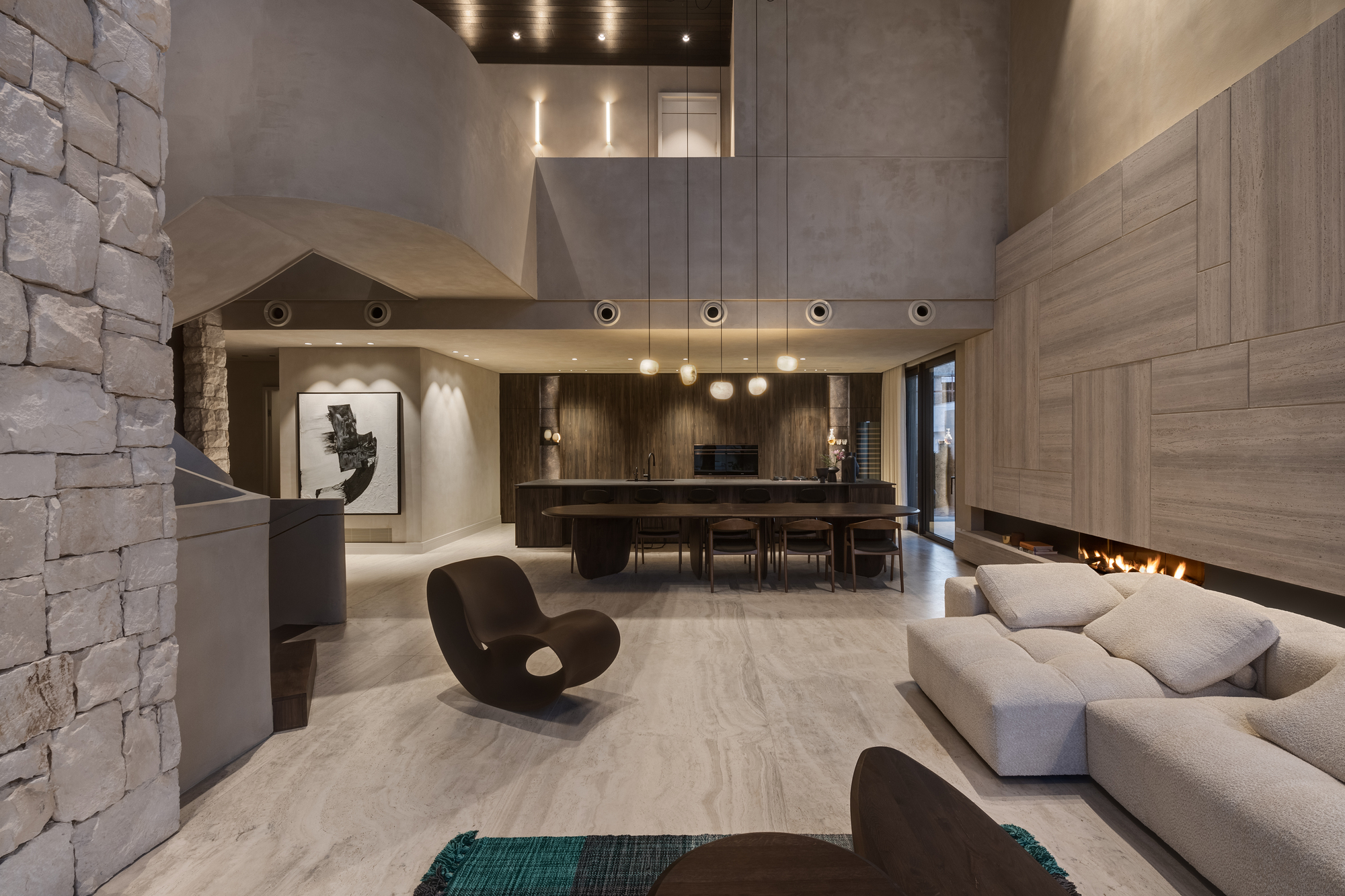 Gallery of Powerful Exterior, Moving Interior Residence / Dorit Sela - 21