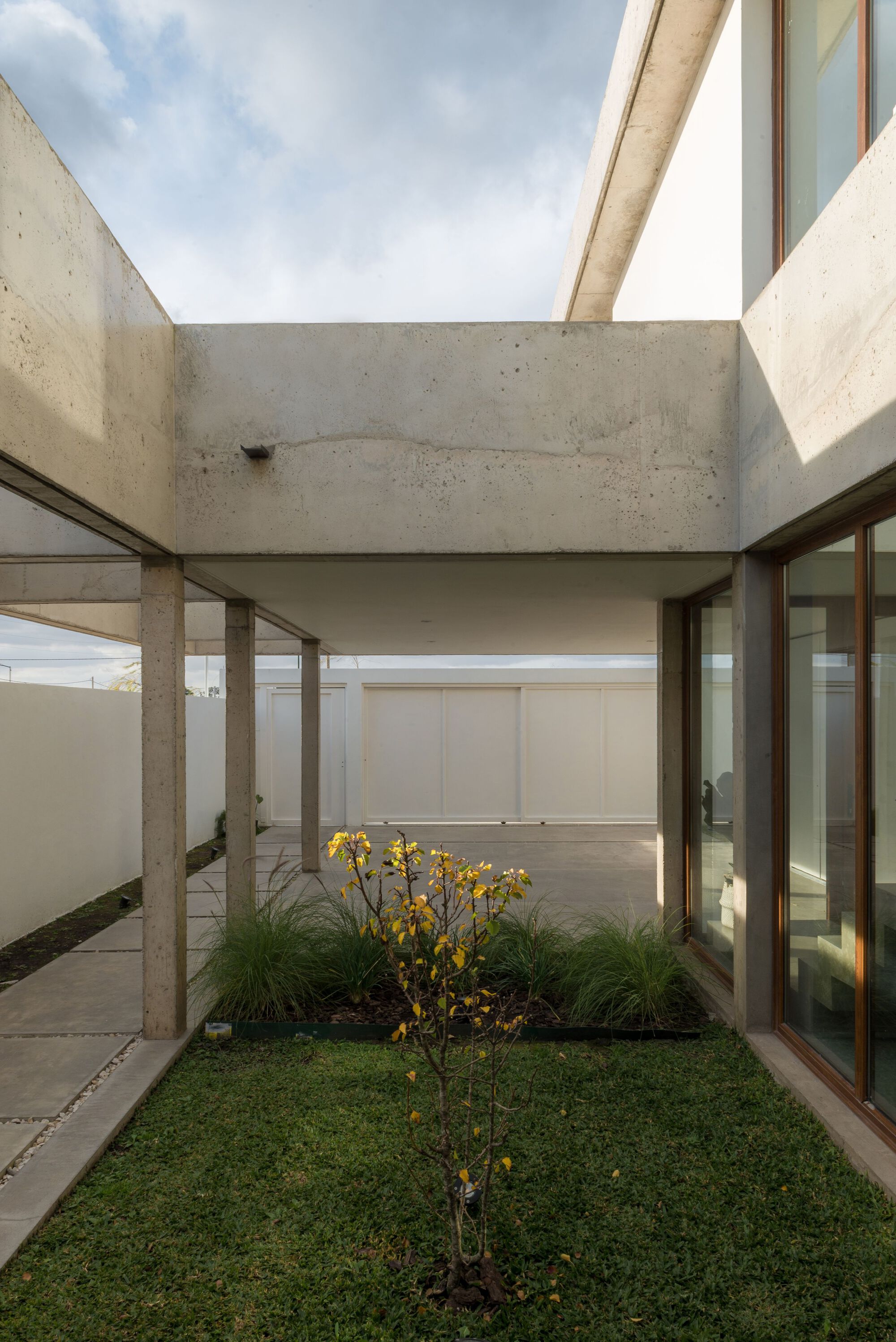 Gallery of HH House / BILBAO | LOPEZ - 22