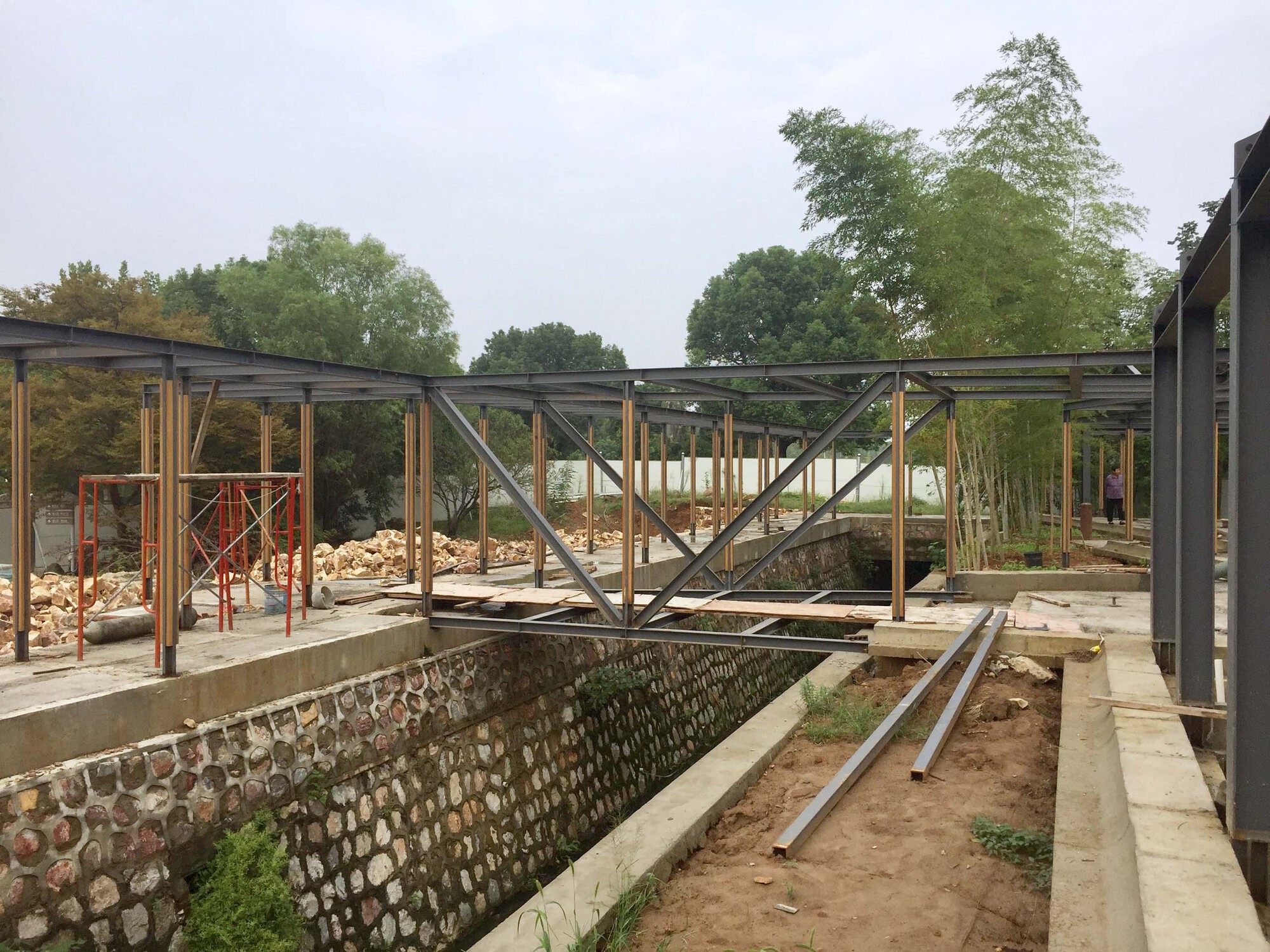 Gallery of The Tourist Service Station of Tangshan Ape Man Cave / AESEU ...