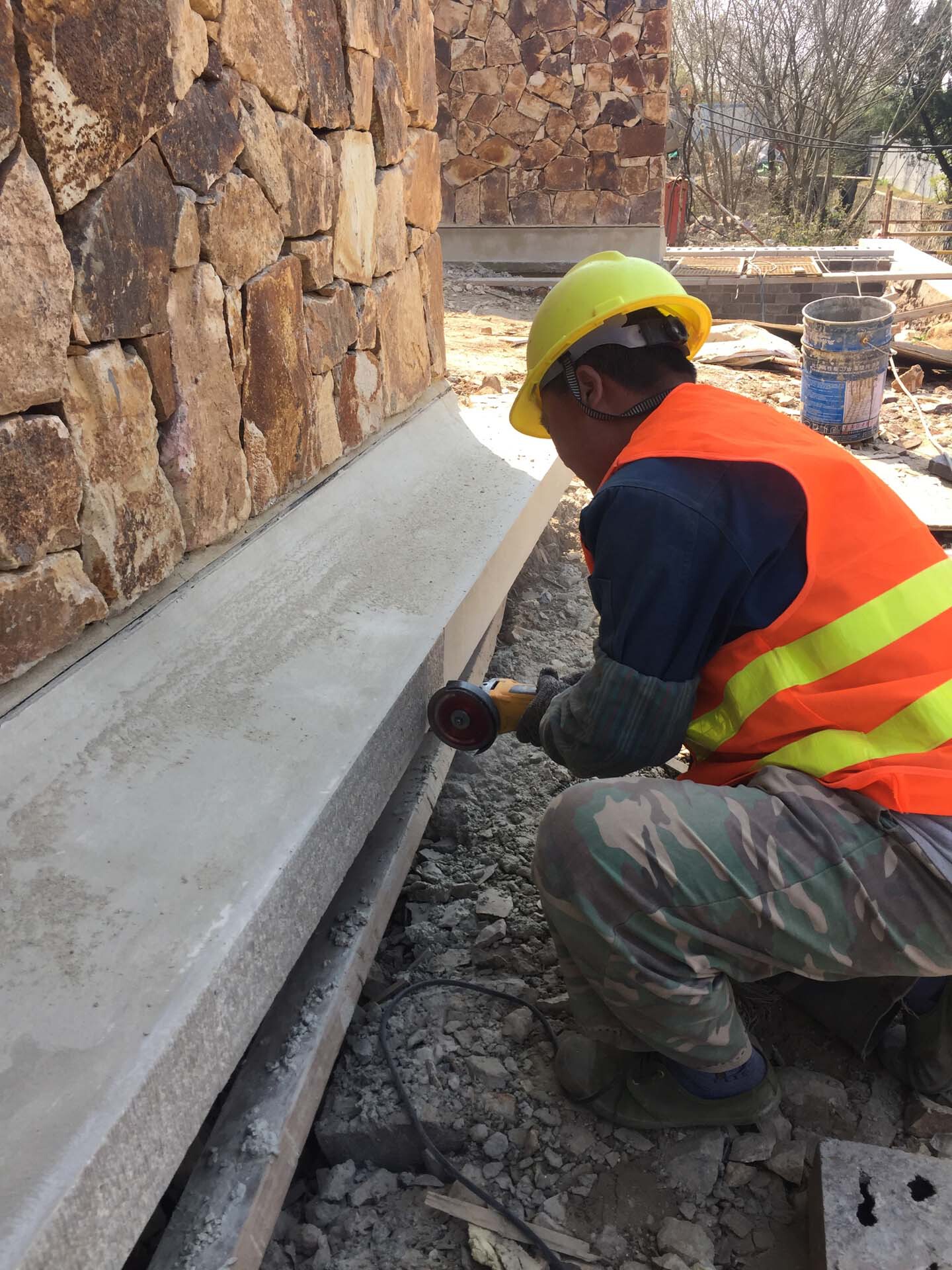 Gallery of The Tourist Service Station of Tangshan Ape Man Cave / AESEU ...