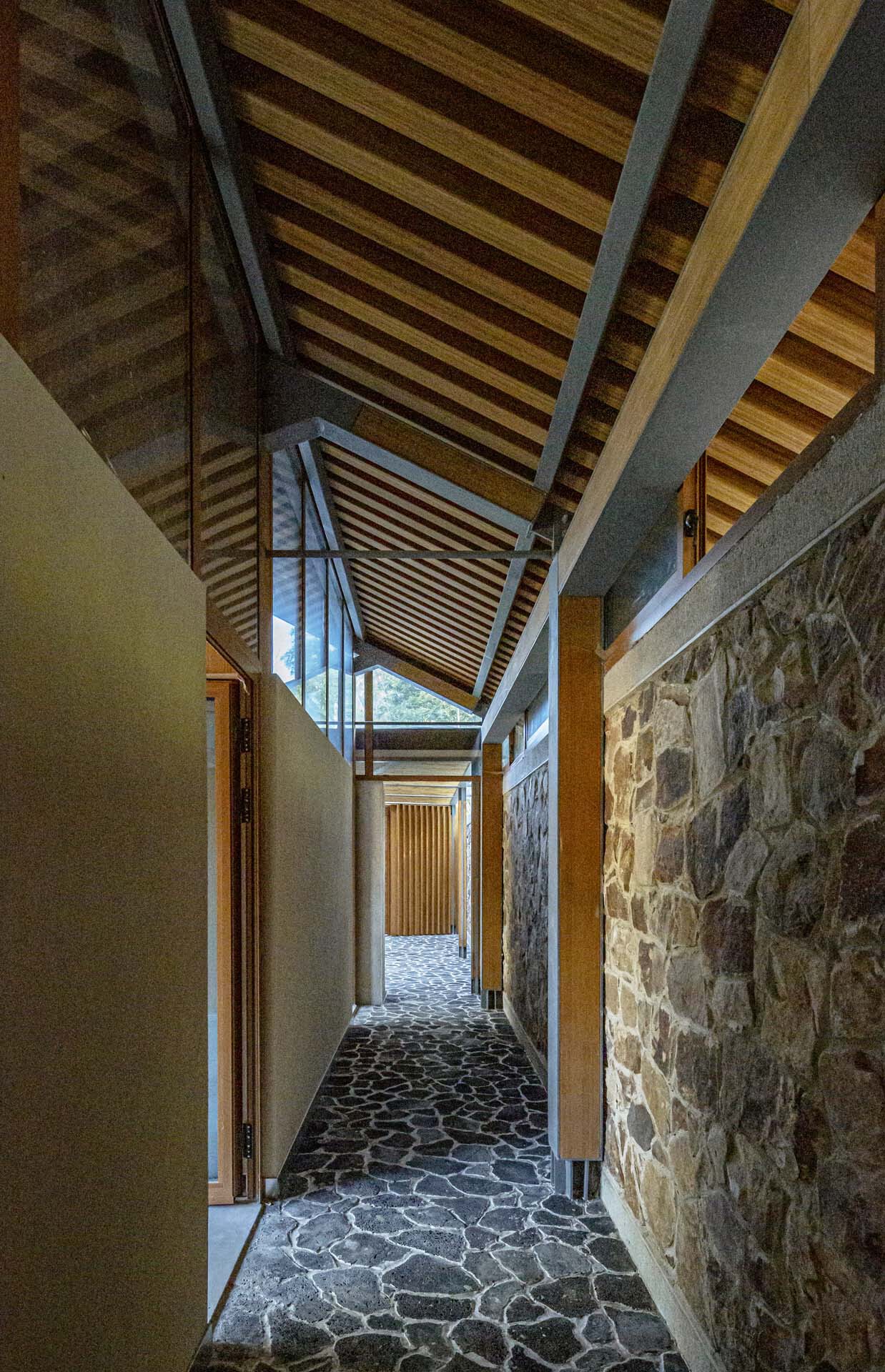 Gallery of The Tourist Service Station of Tangshan Ape Man Cave / AESEU ...