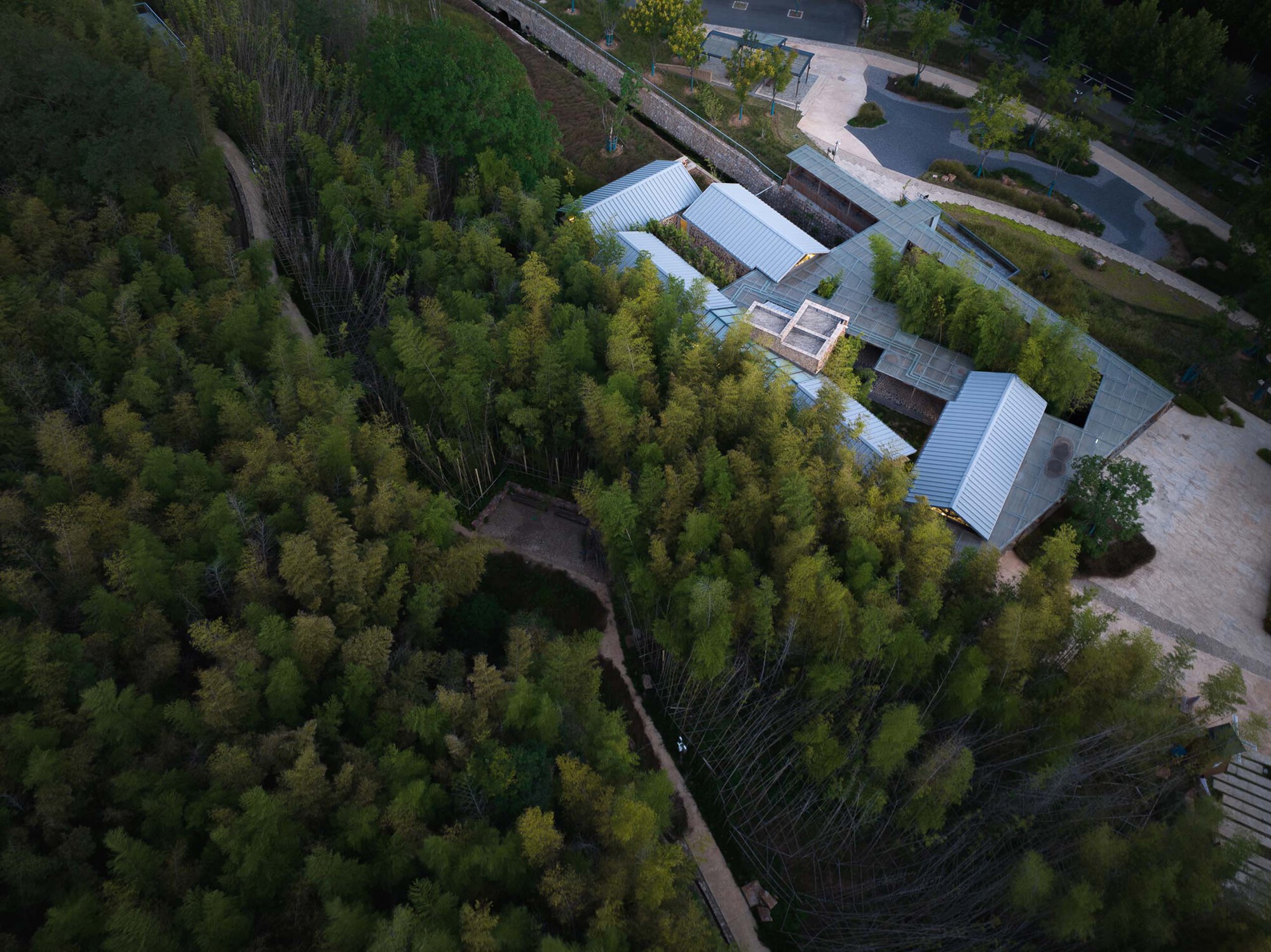 Gallery of The Tourist Service Station of Tangshan Ape Man Cave / AESEU ...