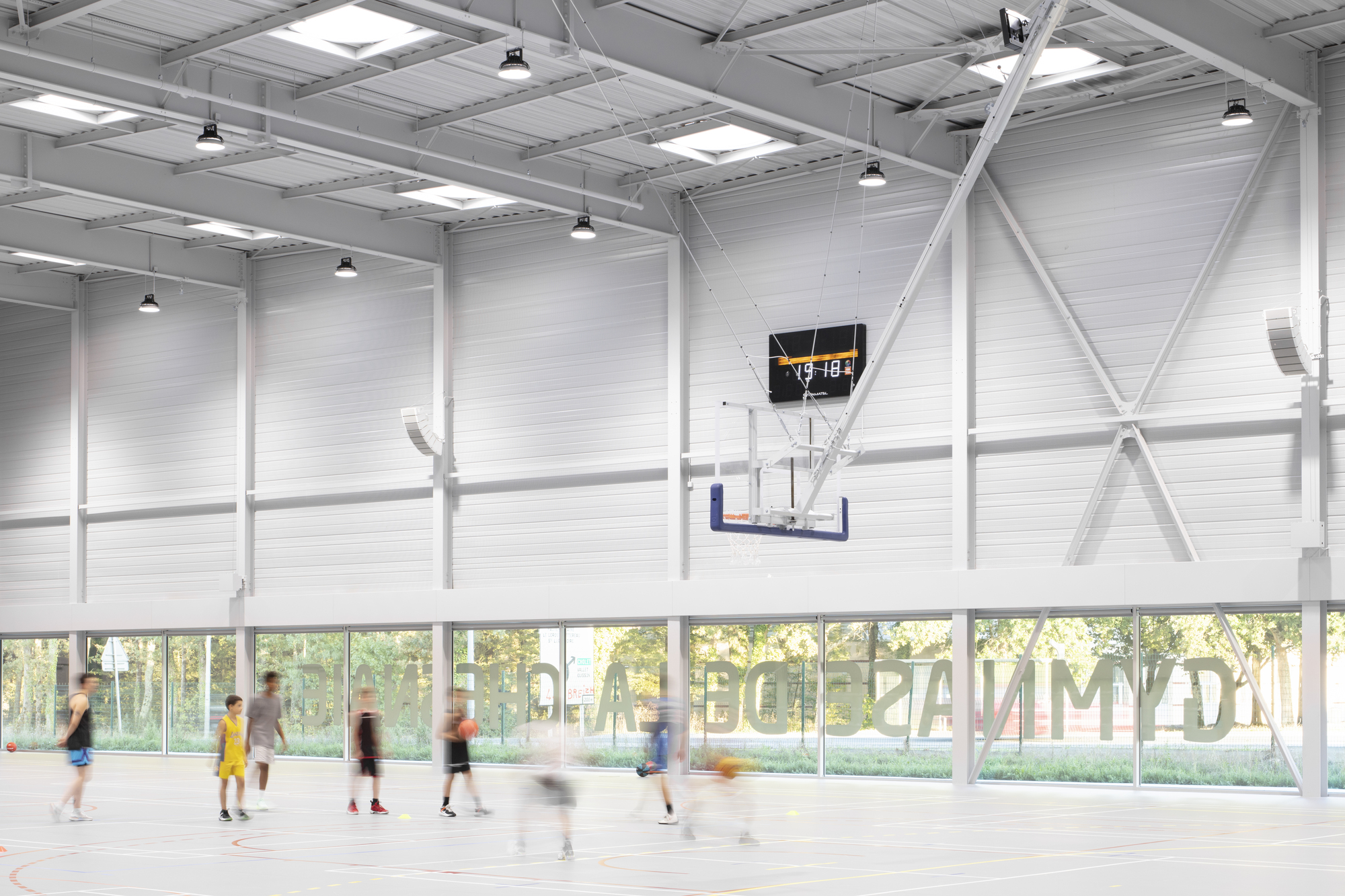 Gallery of La Chesnaie Gymnasium / Bohuon Bertic Architectes - 17
