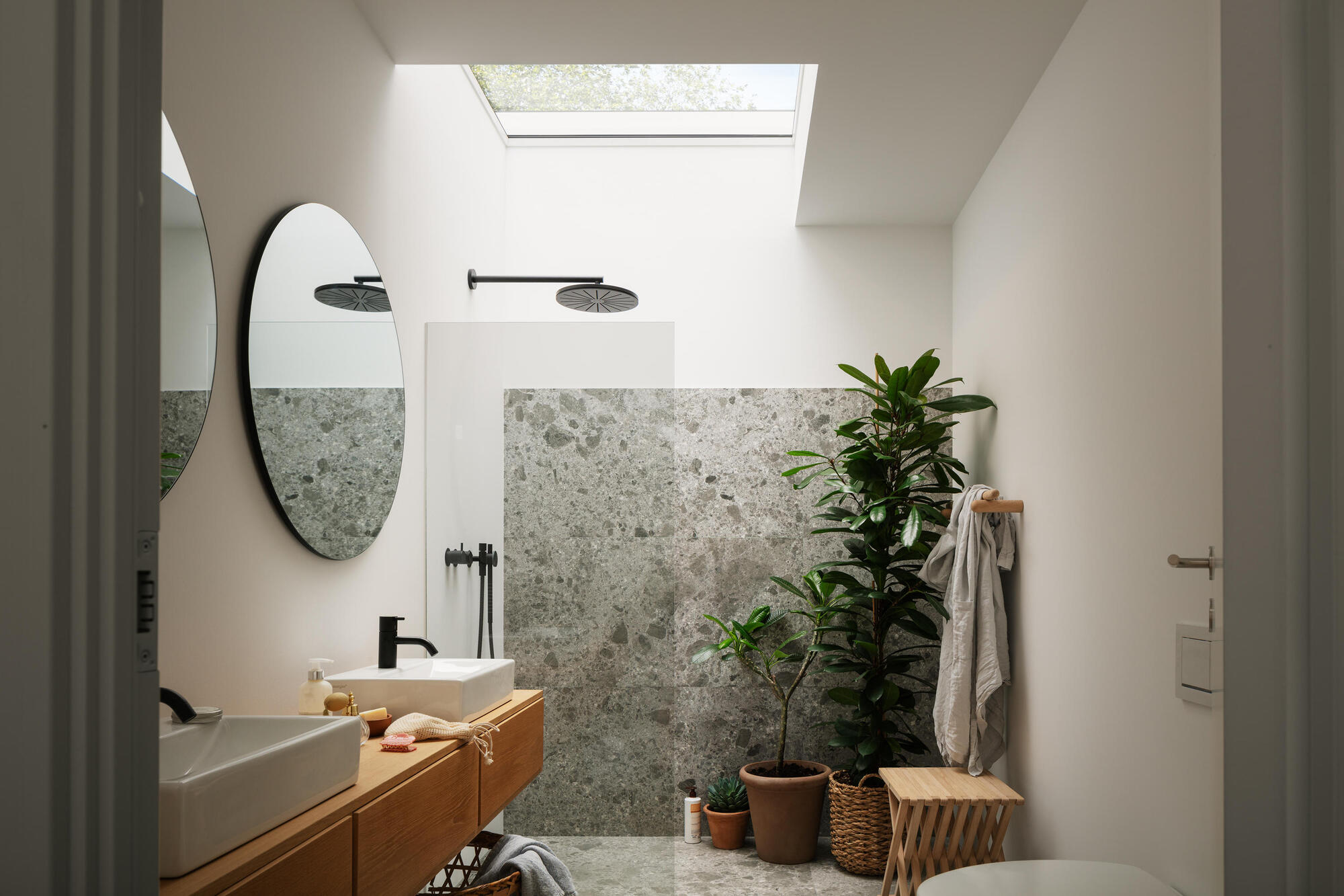 Gallery of From Frameless to Pivot: 20 Types of Windows for ...