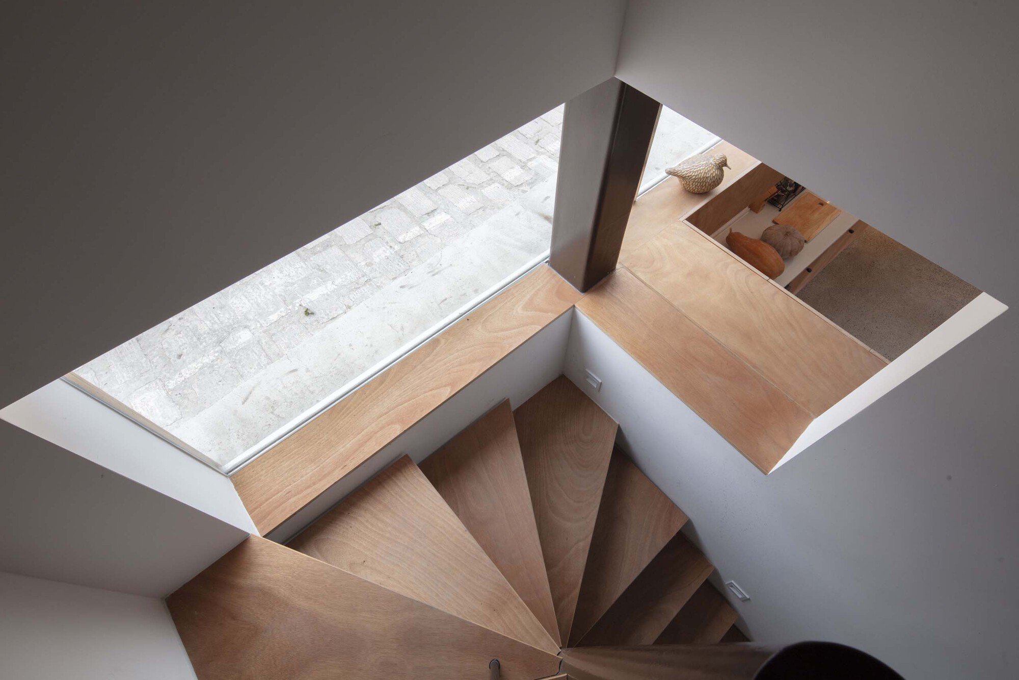 Gallery of House over the wall / Chaoffice - 25