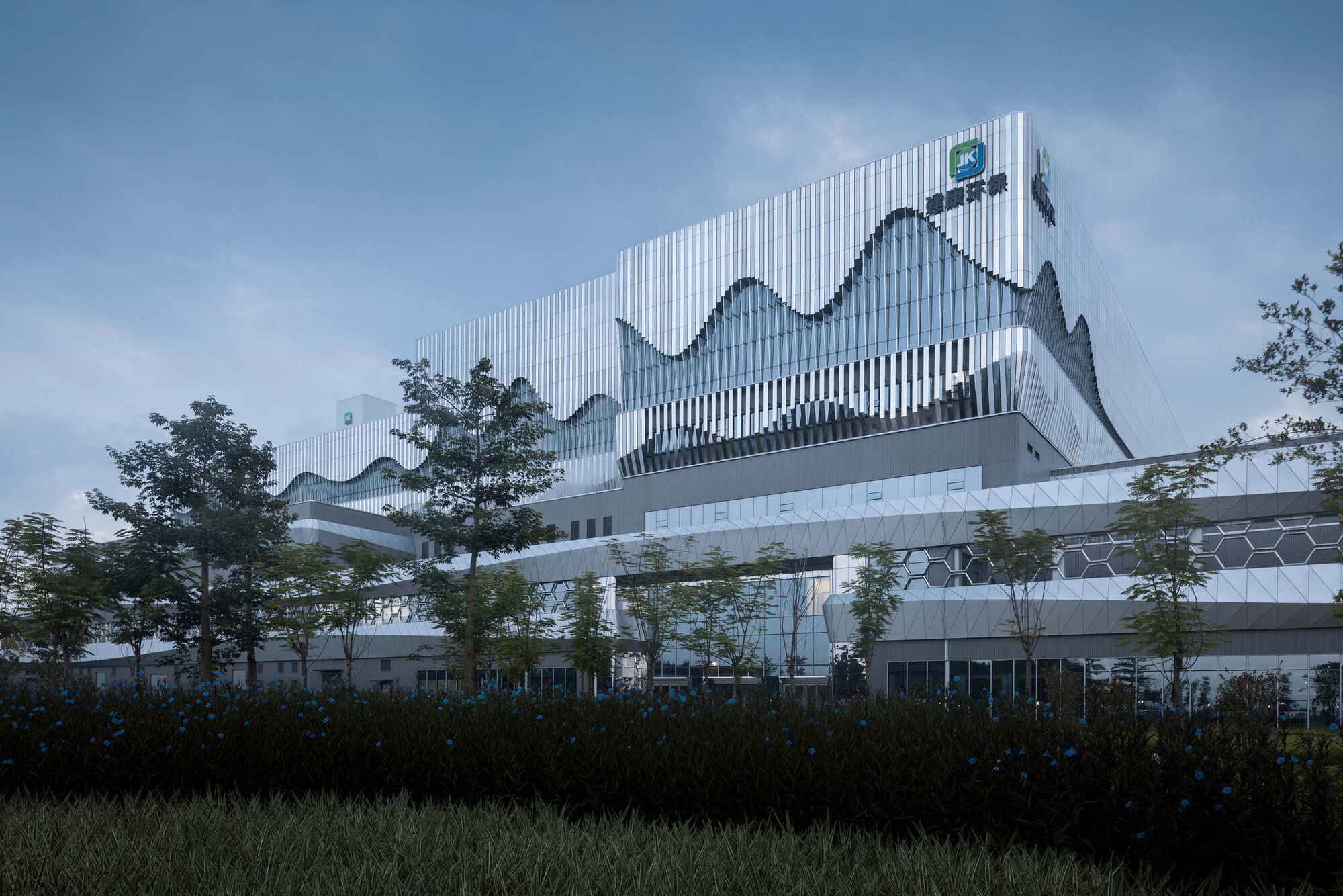 Gallery of Nanning Shuangding Waste-to-Energy Power Plant / UUA (United ...