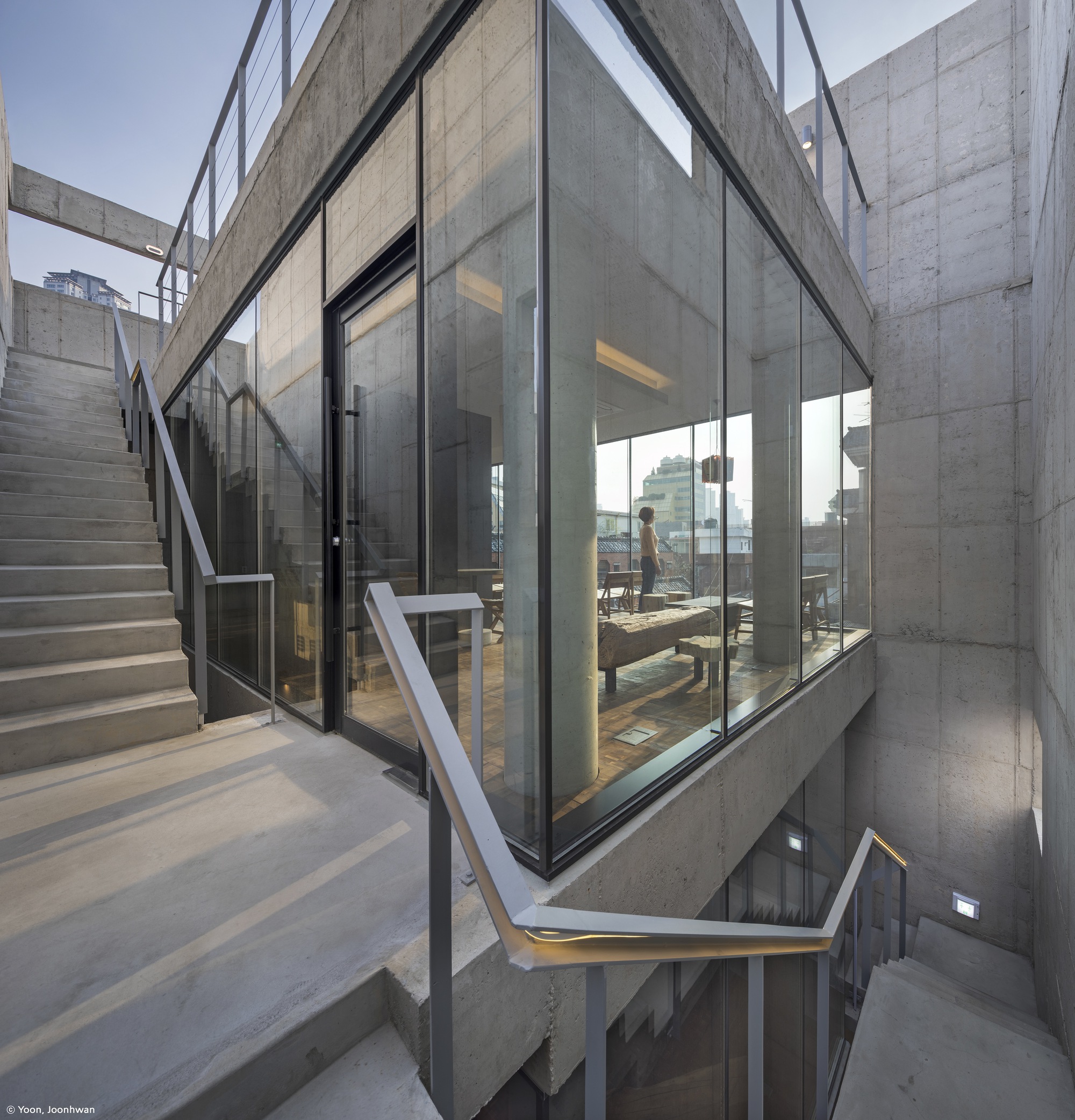 Galeria de Loja de Bairro NOXON / On Architects Inc. - 13