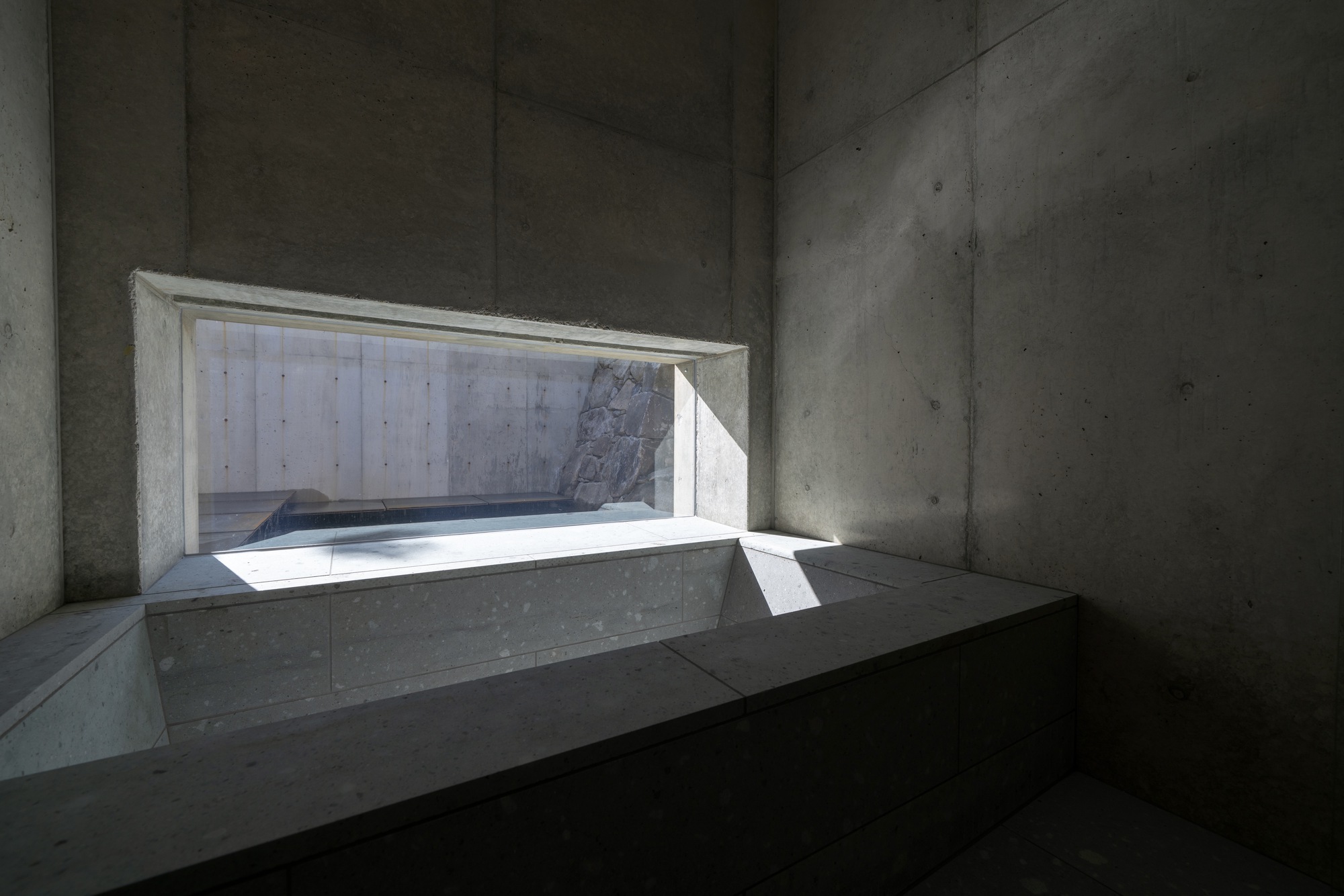 Gallery of Takamine-cho House / Tomoaki Uno Architects - 15