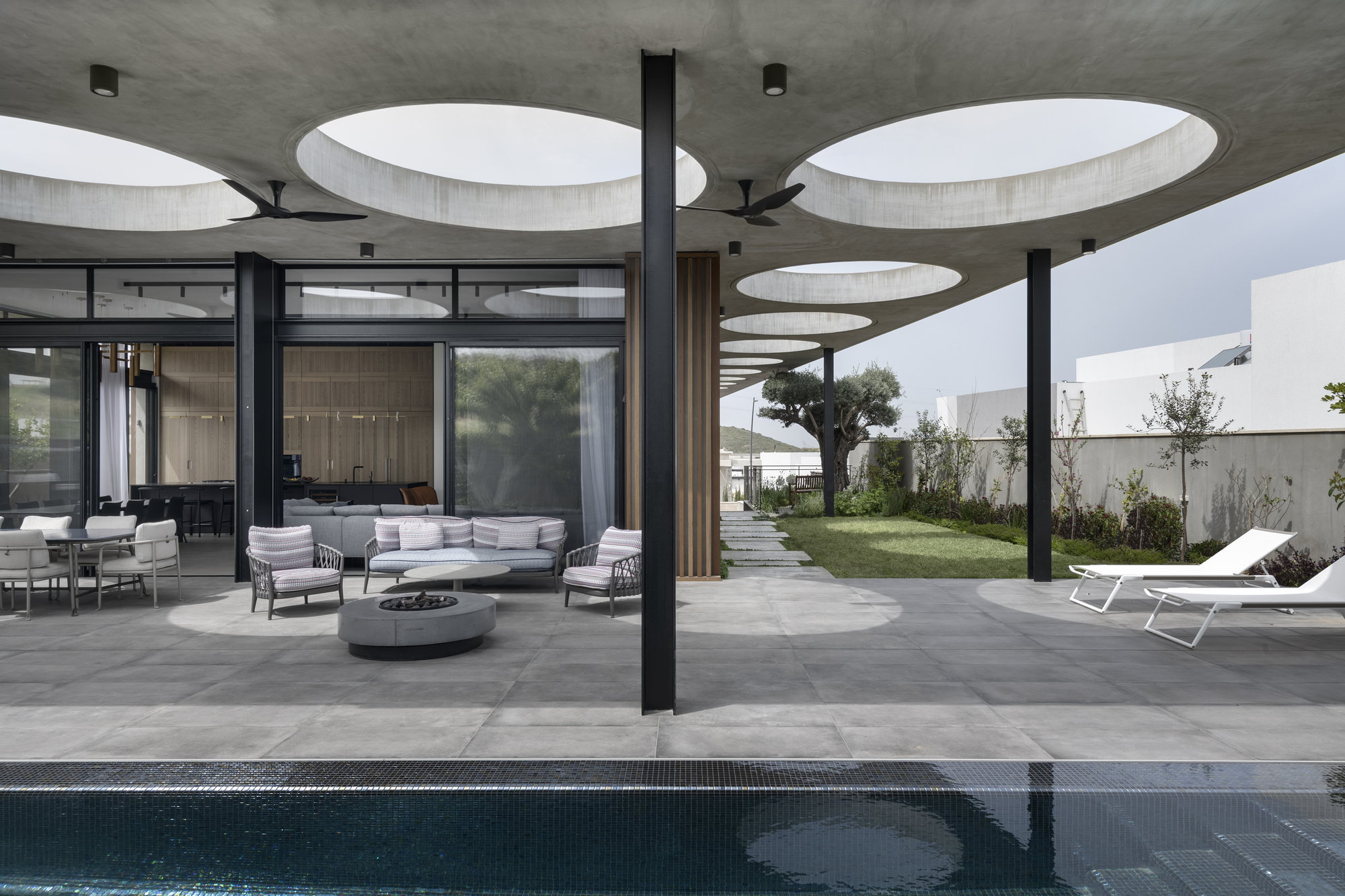 Gallery of Laid House / Dan and Hila Israelevitz Architects - 34