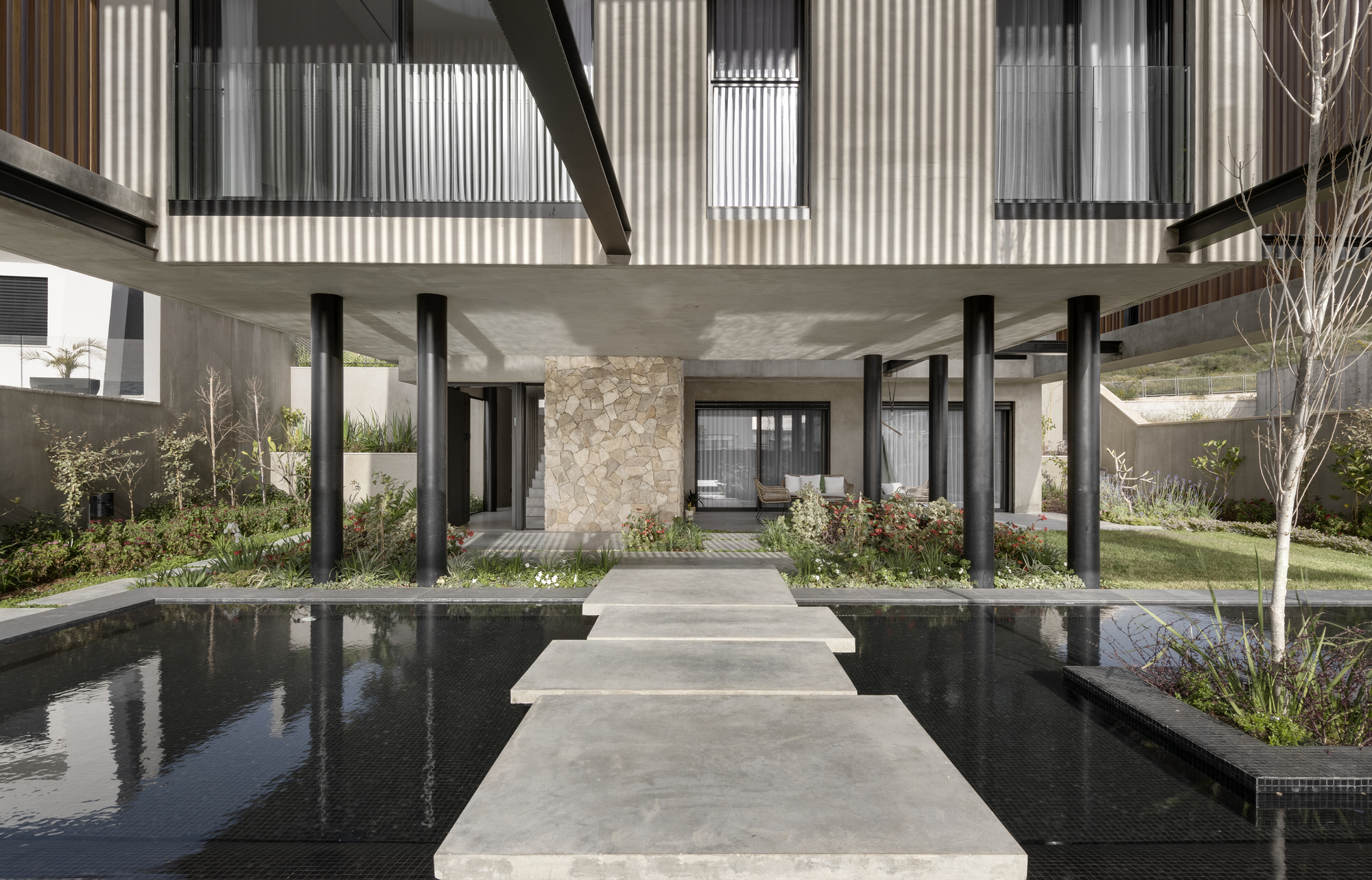 Gallery of Laid House / Dan and Hila Israelevitz Architects - 8