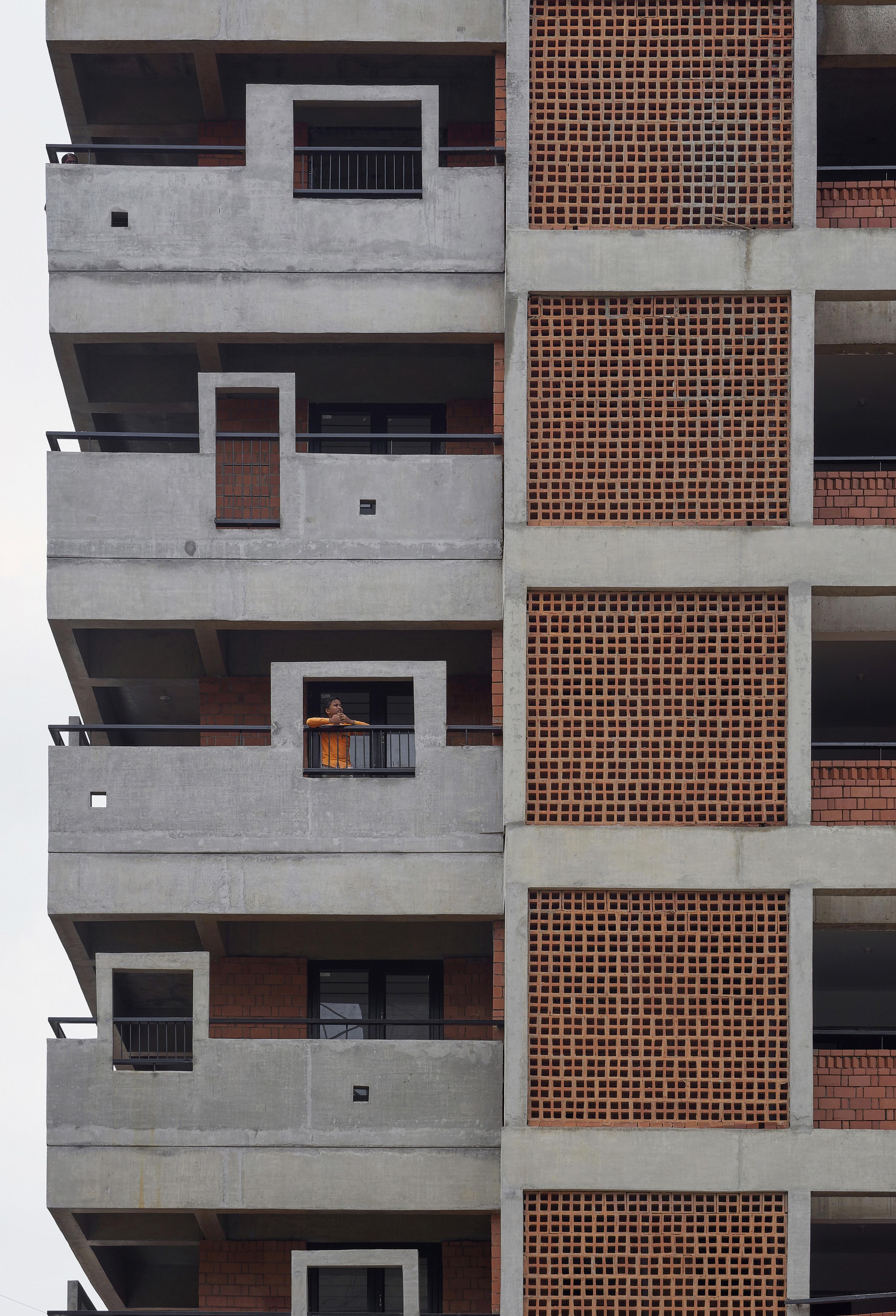 Gallery of Housing Apartment at Badade Nagar / Studio Frozen Music - 16