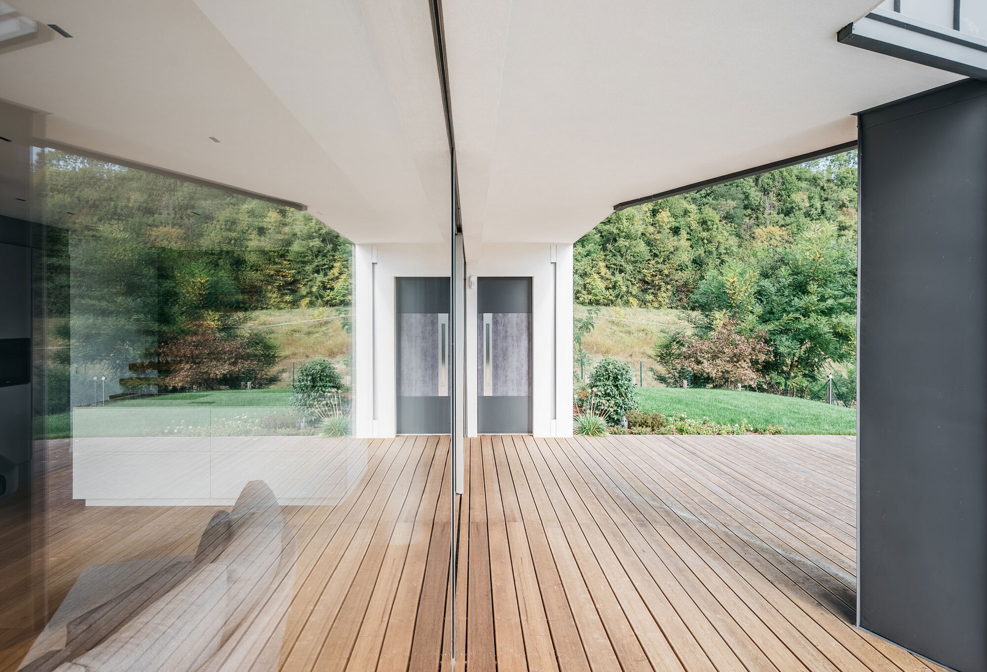 Gallery of How Minimal Window Frames Maximize Light, Views and ...