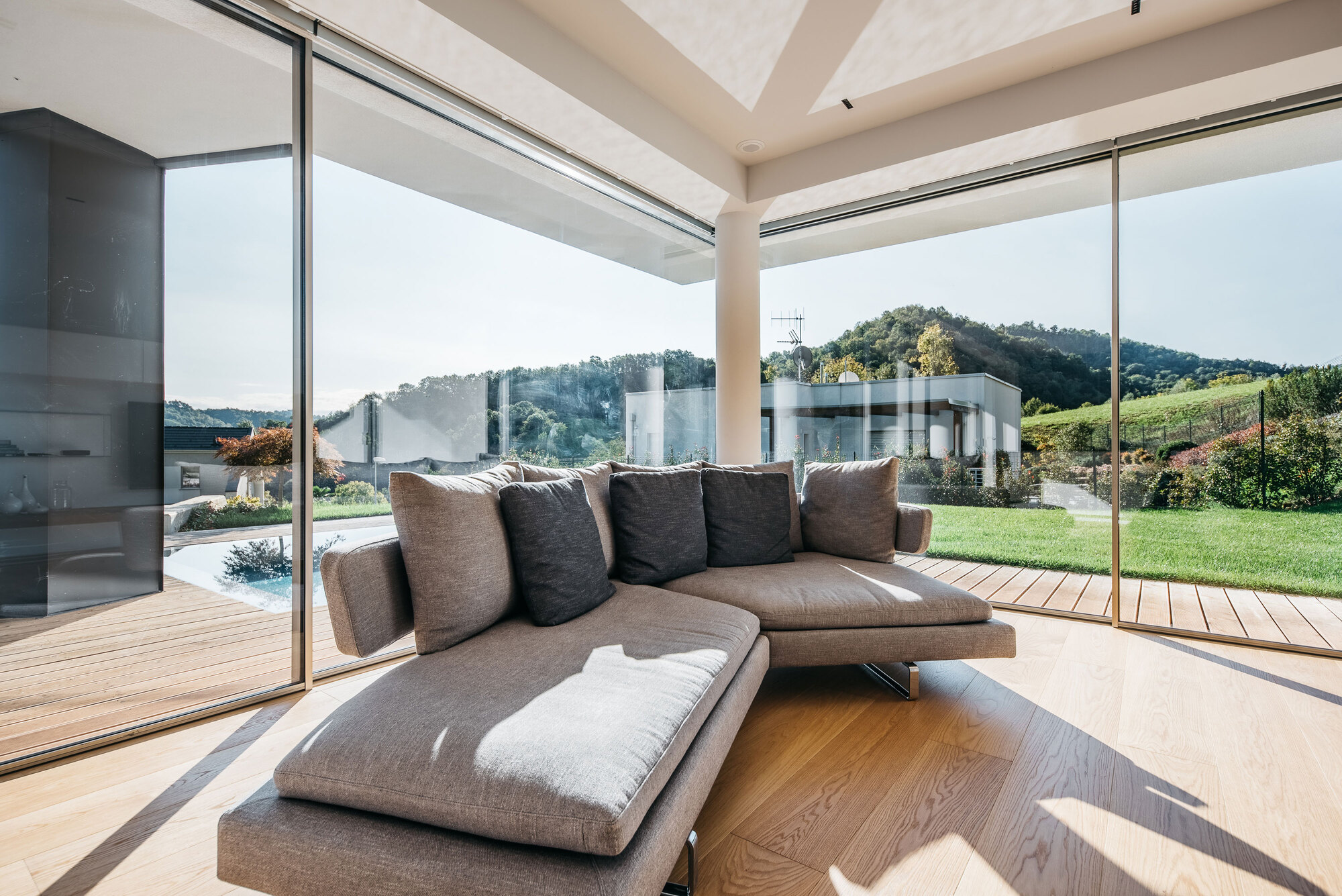 Gallery of How Minimal Window Frames Maximize Light, Views and ...