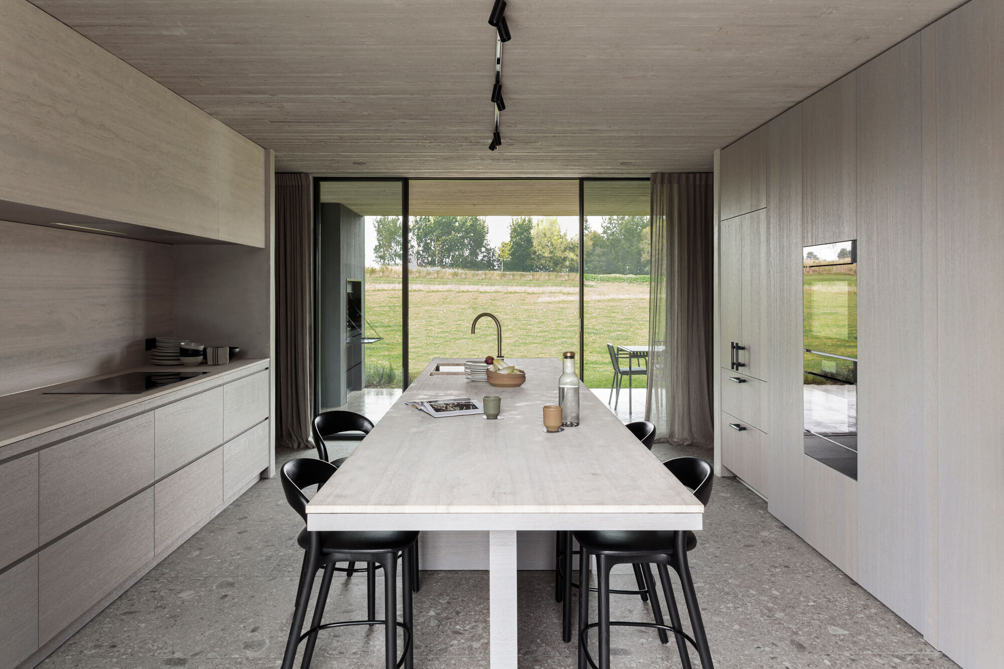 Gallery of How Minimal Window Frames Maximize Light, Views and ...