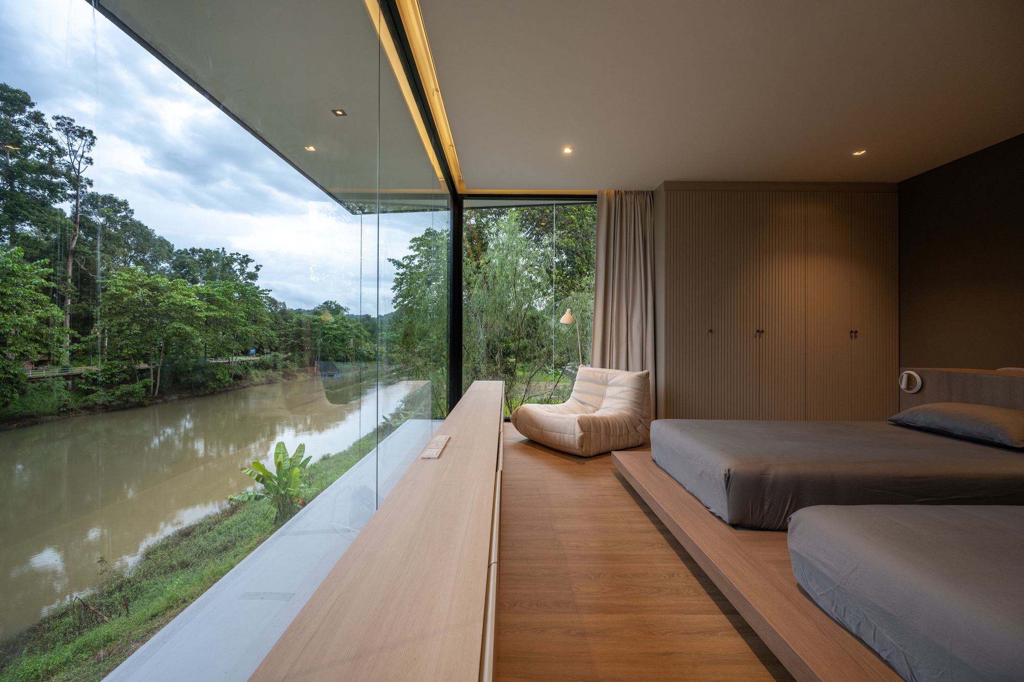 Gallery of Baan Nakhonnayok Riverside House / Sata Na Architect - 3