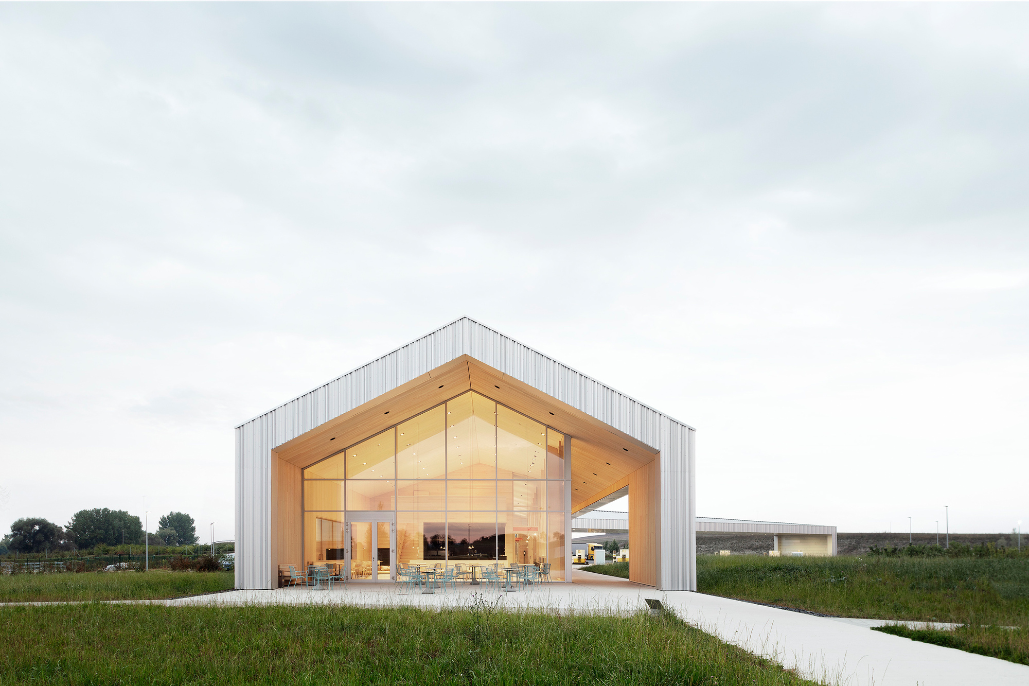 Gallery of Leubinger Fürstenhügel Service Station / MONO Architekten - 2