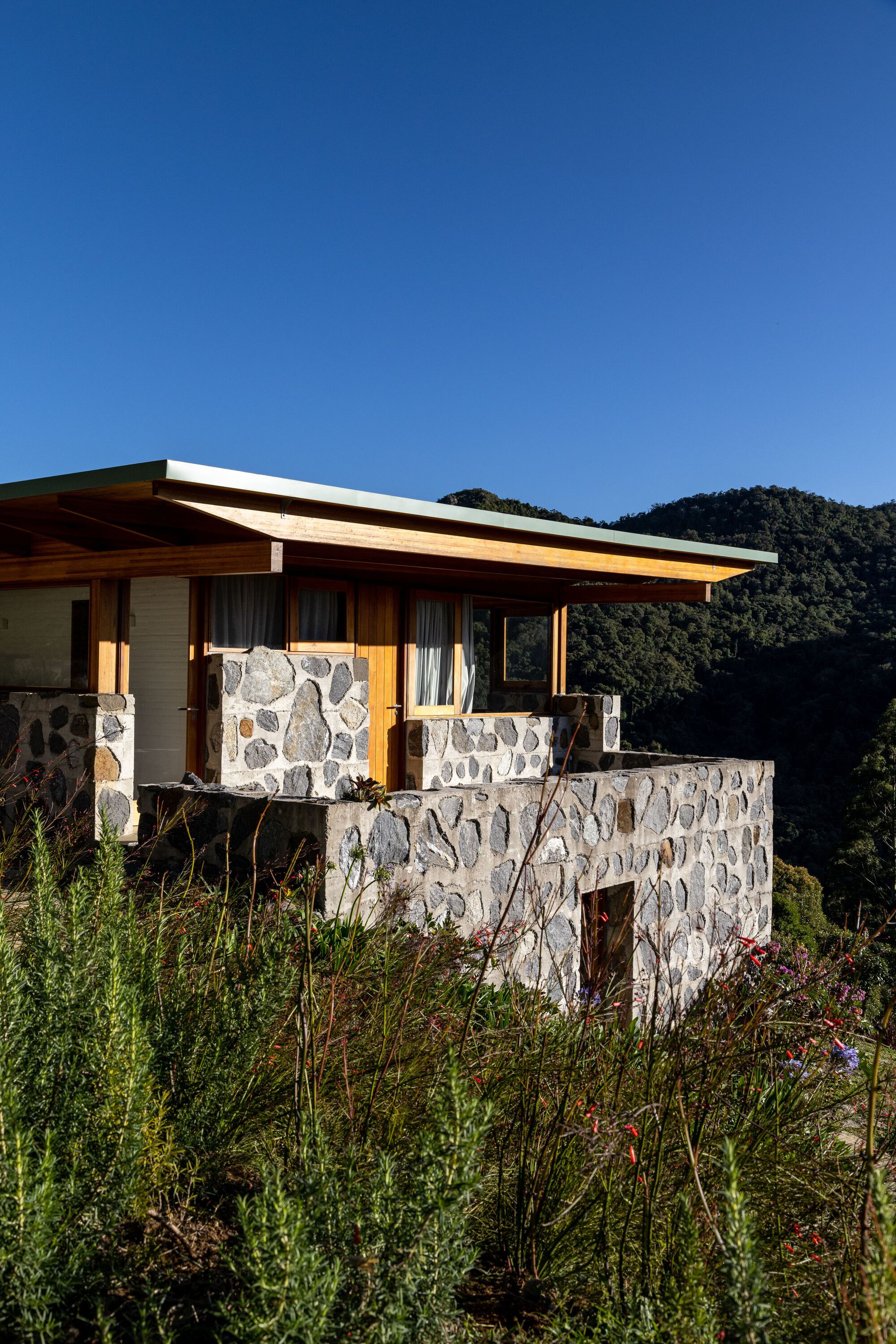 Gallery of Bocaina-Paraty House / Cicero Ferraz Cruz + Fábio Mosaner - 9