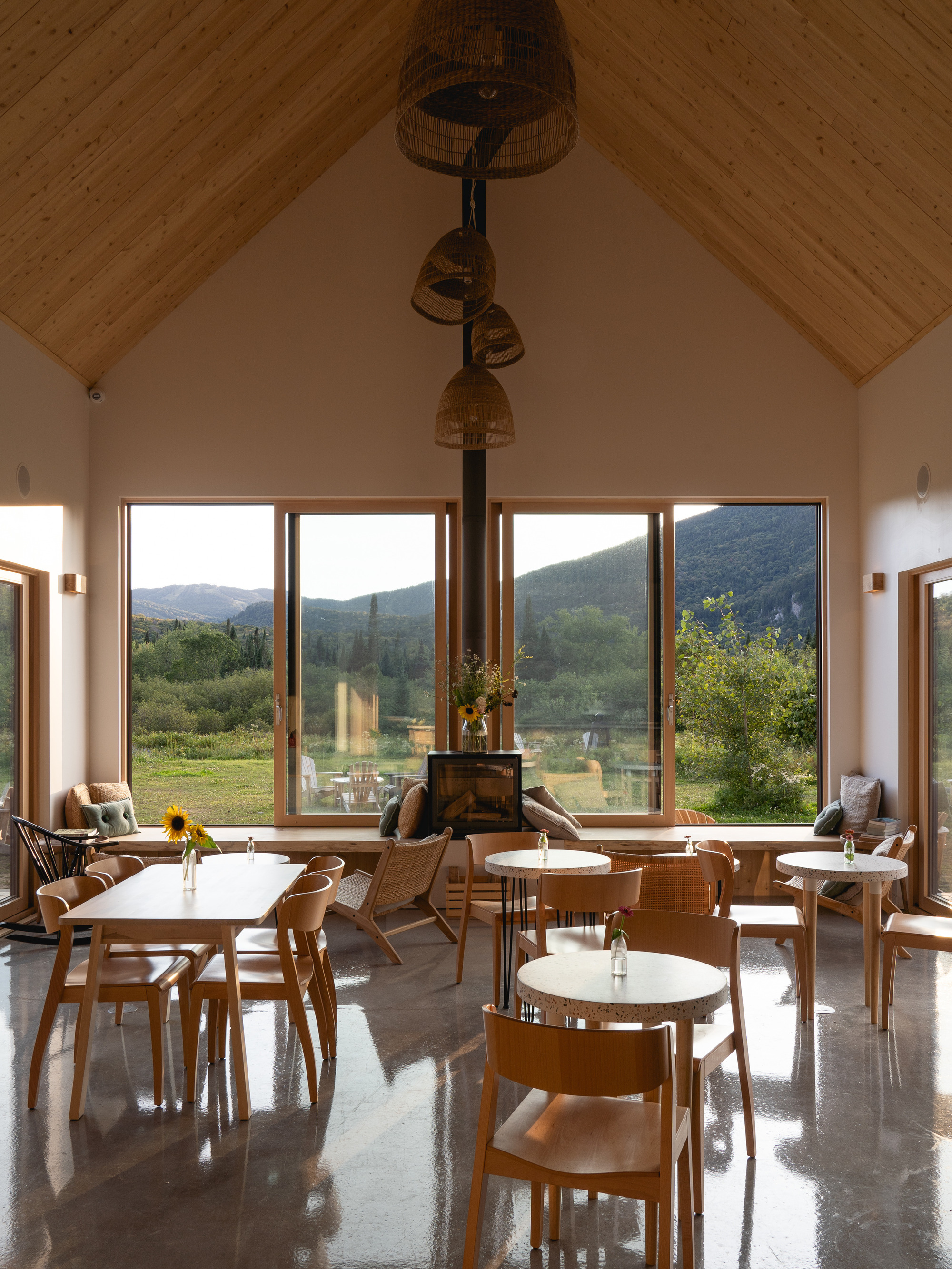 Gallery of Farouche Tremblant / Atelier l'Abri - 17