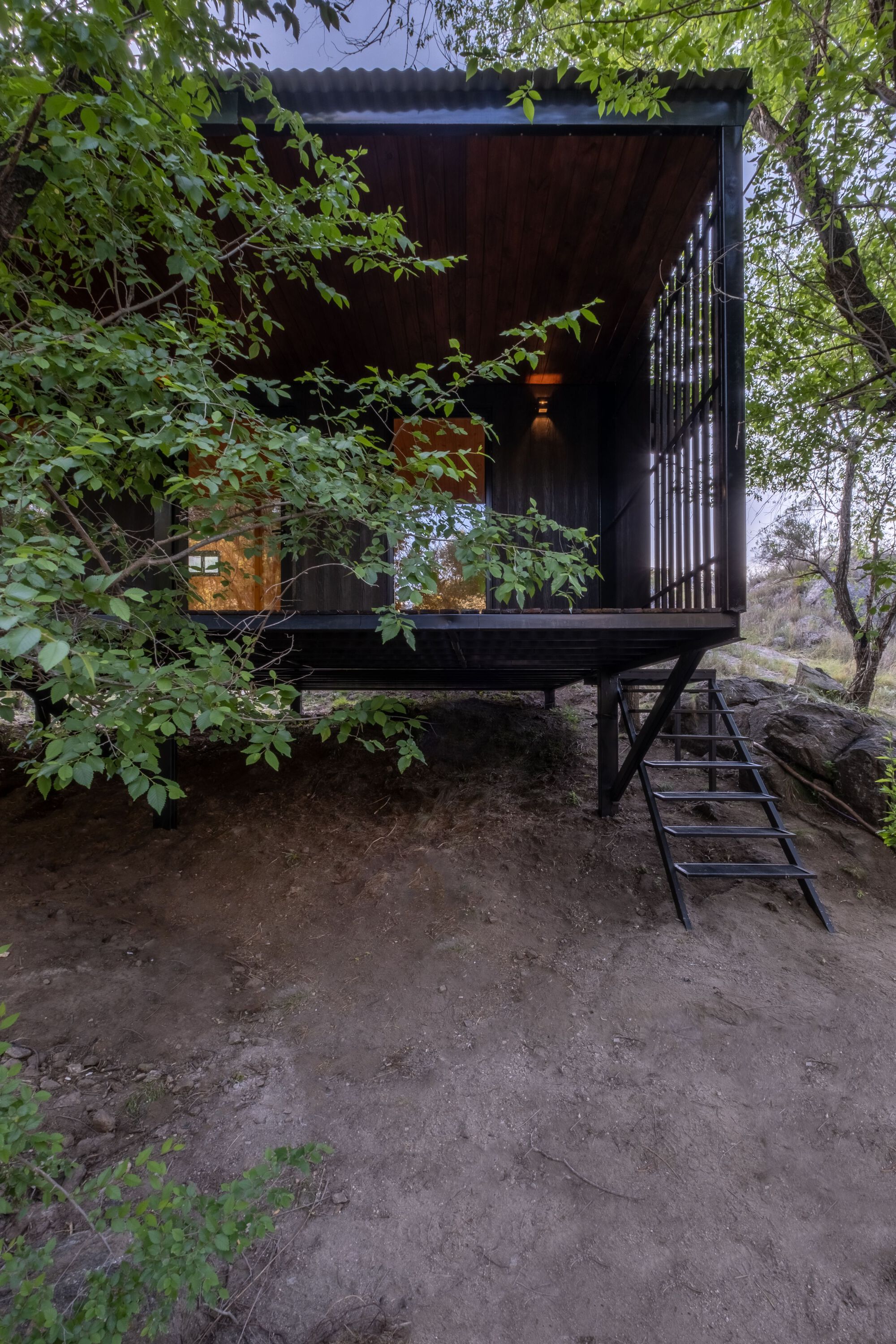 Gallery of Little House on the River / APS/ Pablo Senmartin arquitectos ...