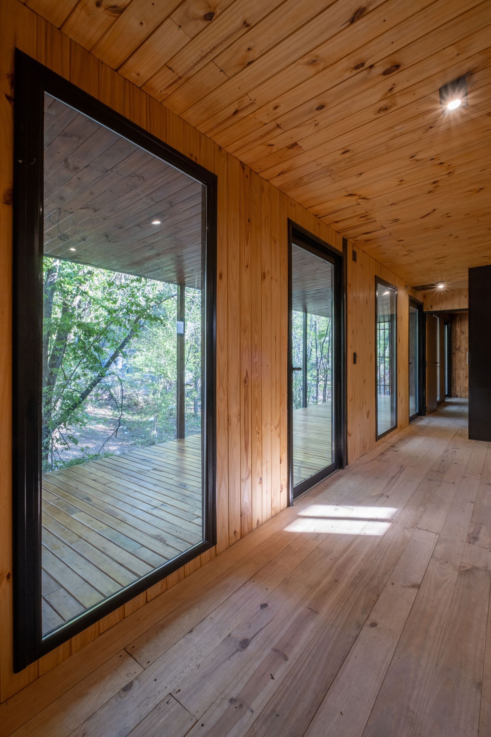 Gallery of Little House on the River / APS/ Pablo Senmartin arquitectos - 9