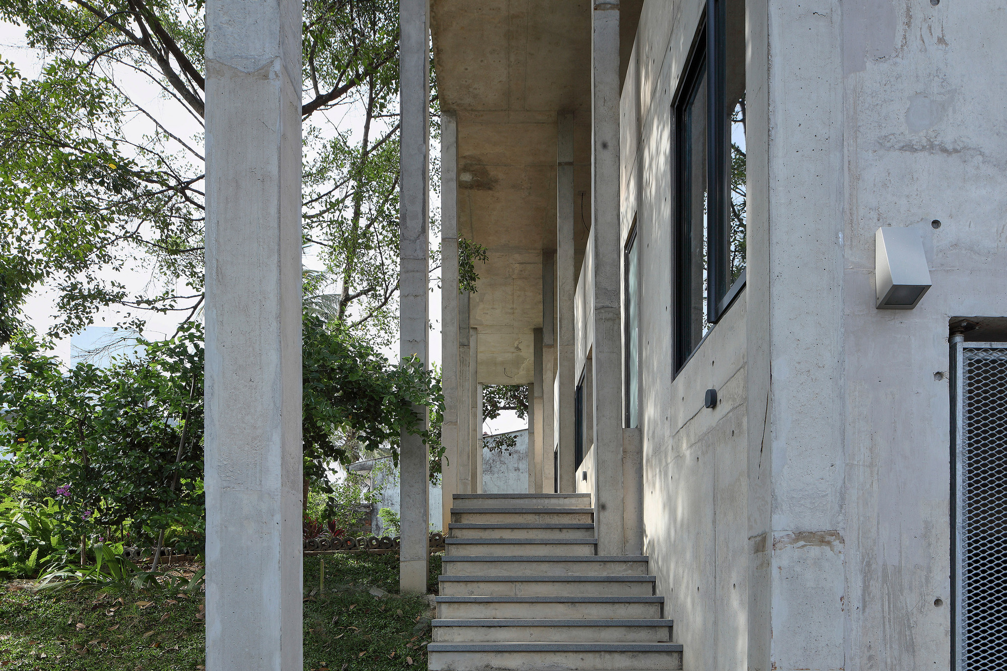 Gallery of Big Trees Small Plants House / Read Studio - 7