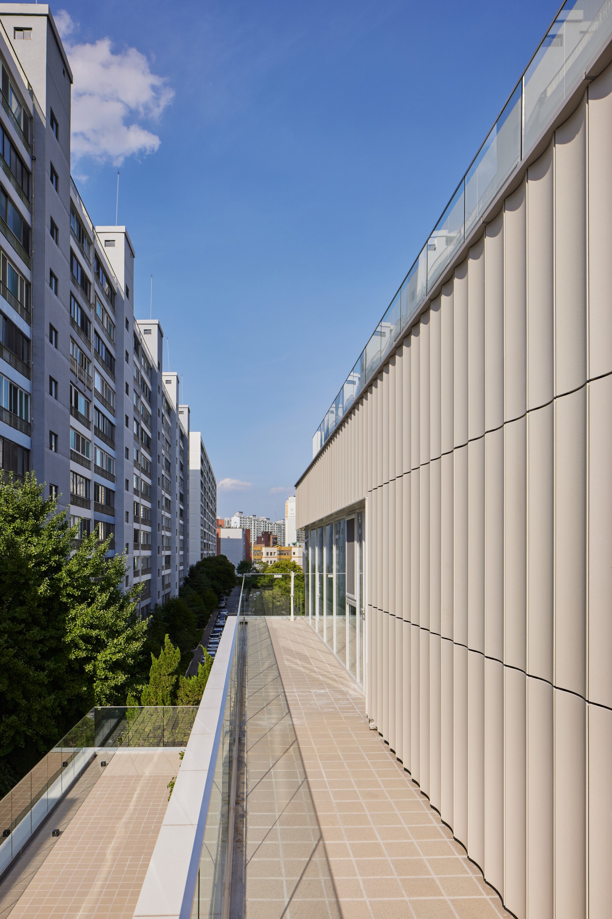 Galería de Sucursal de DK / skimA - 12