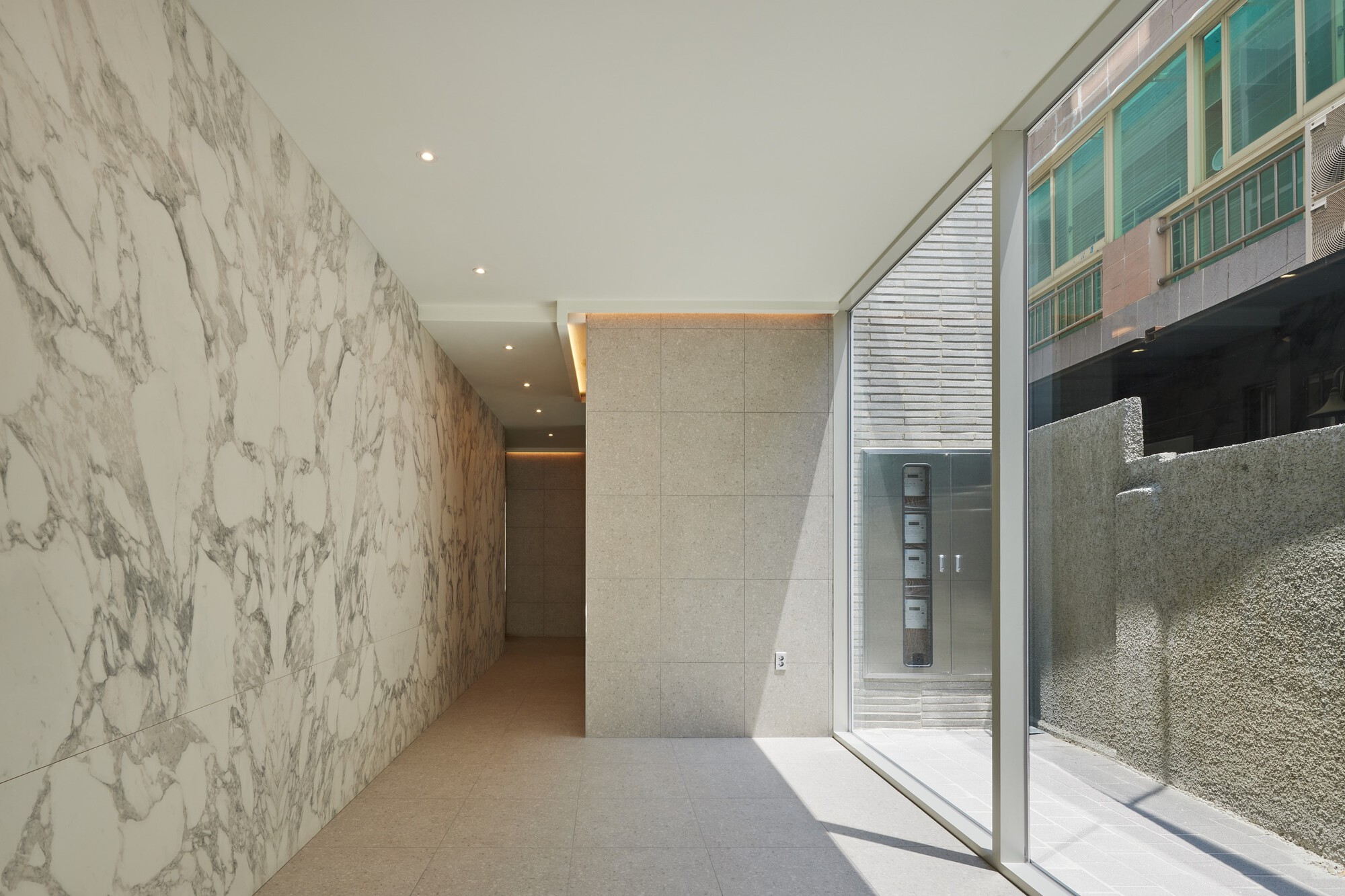 Galería de Sucursal de DK / skimA - 8