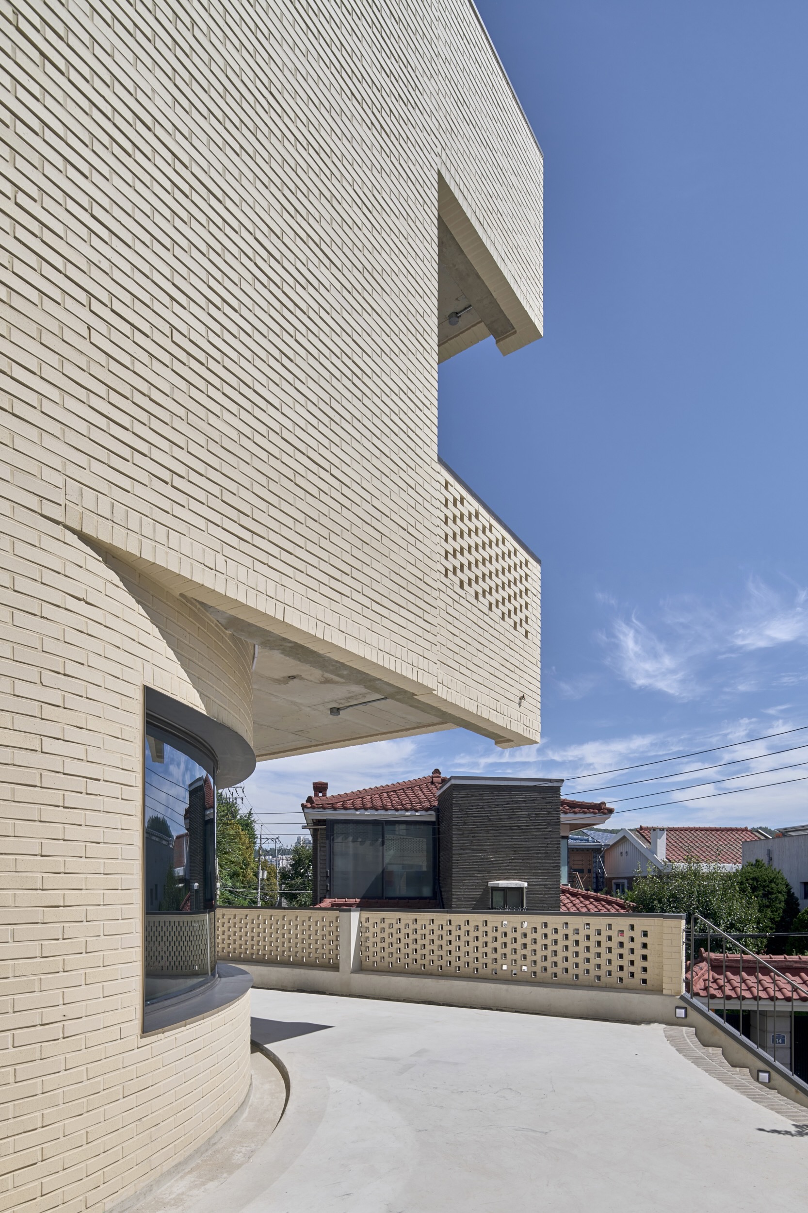 Gallery of Y2 Mixed Use Building / DAAL - 8