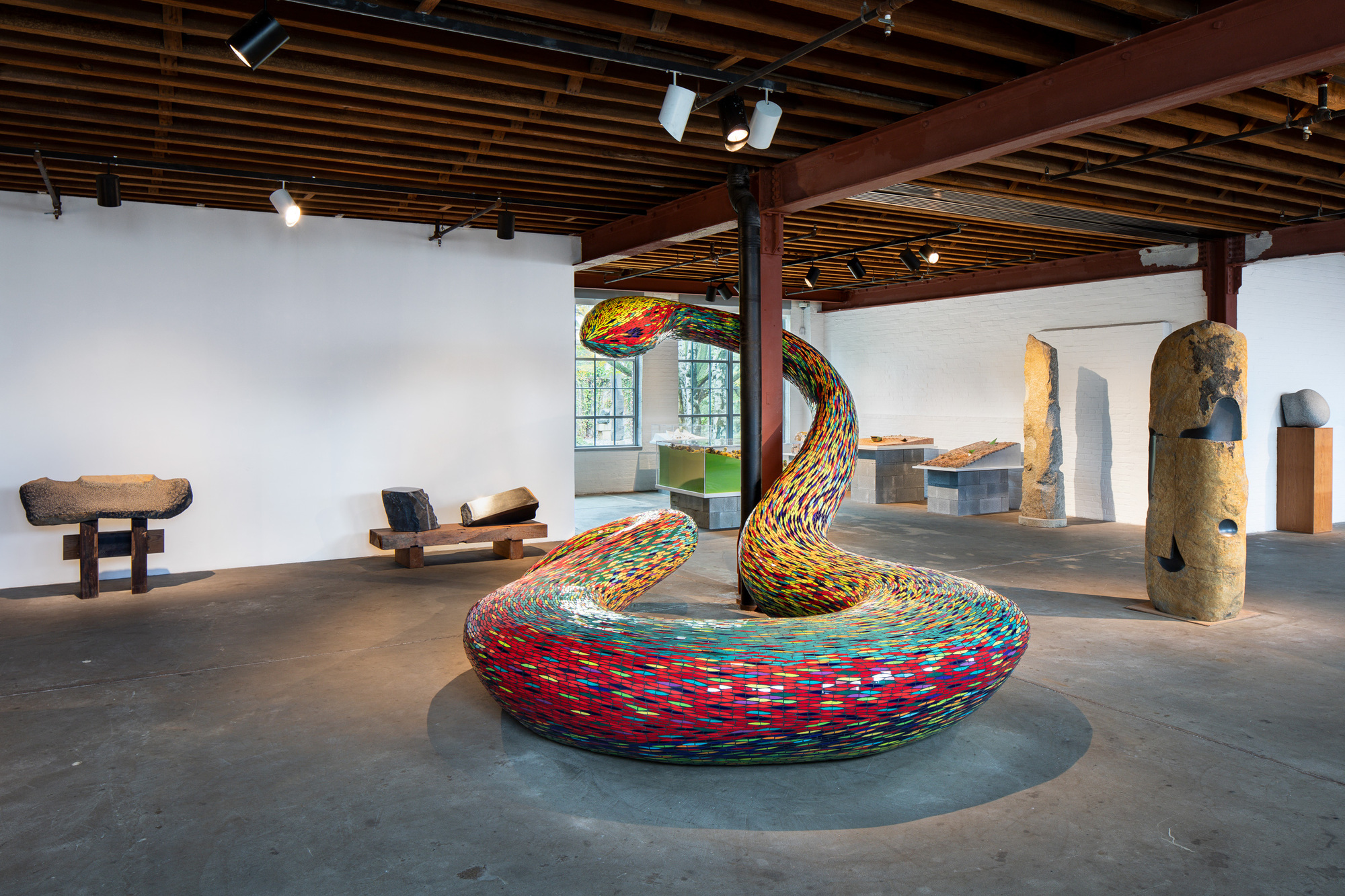 Galería de 'In Praise of Caves': la muestra de arquitectura orgánica en ...