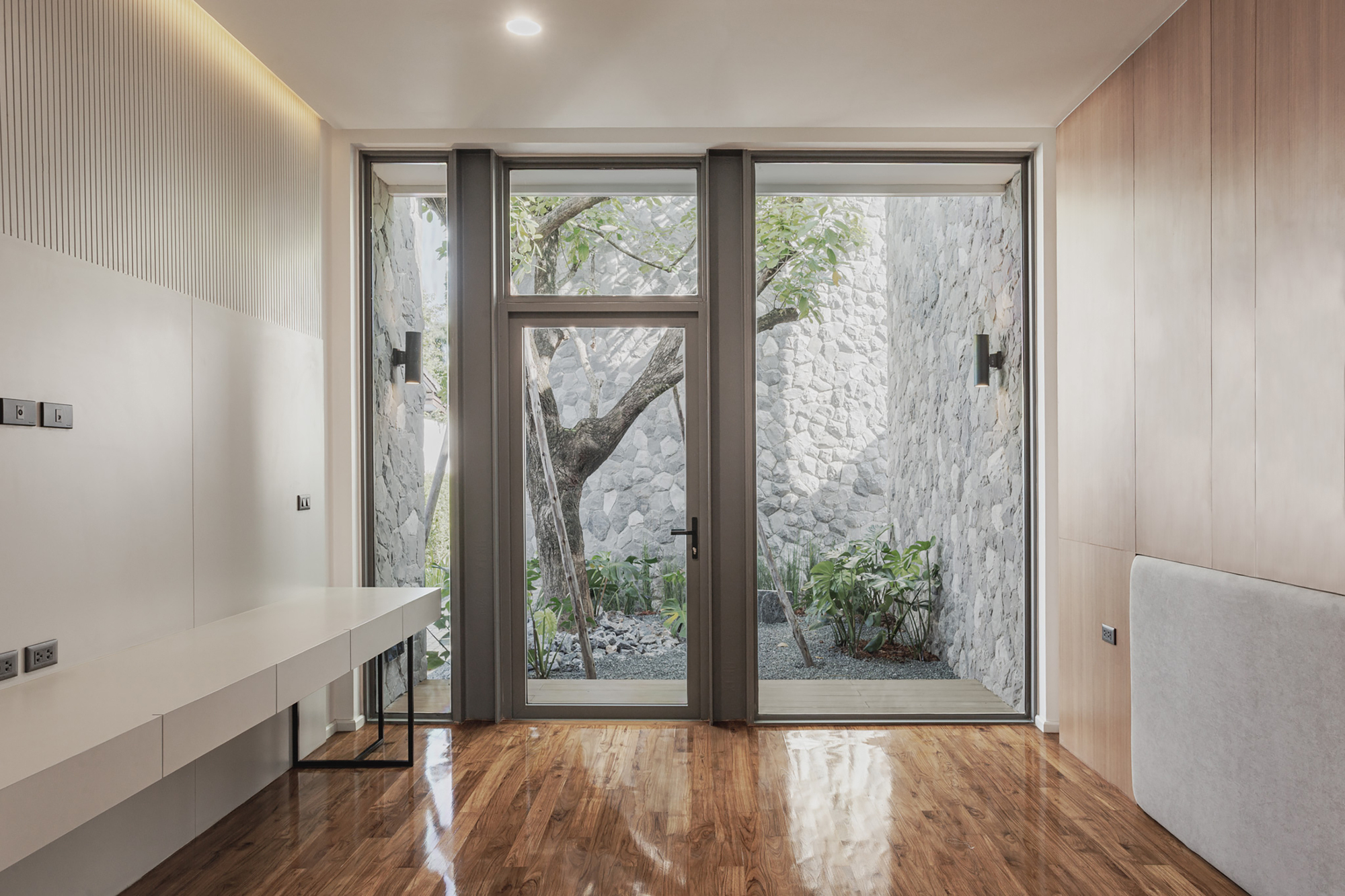 Gallery of TP House / 2929 Design Lab - 10