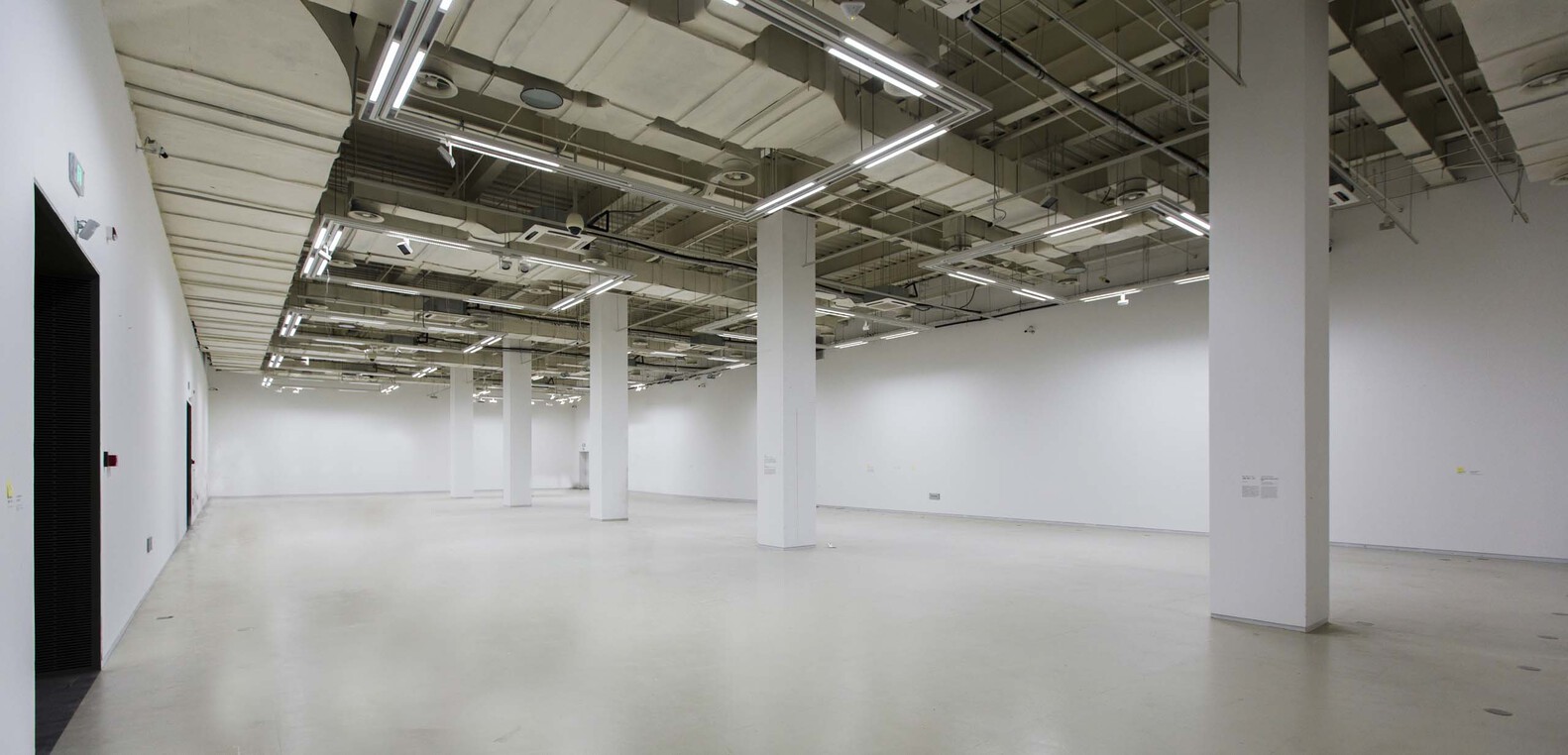 Gallery of Exhibition Space Formed by Corrugated Cardboards / LUO ...