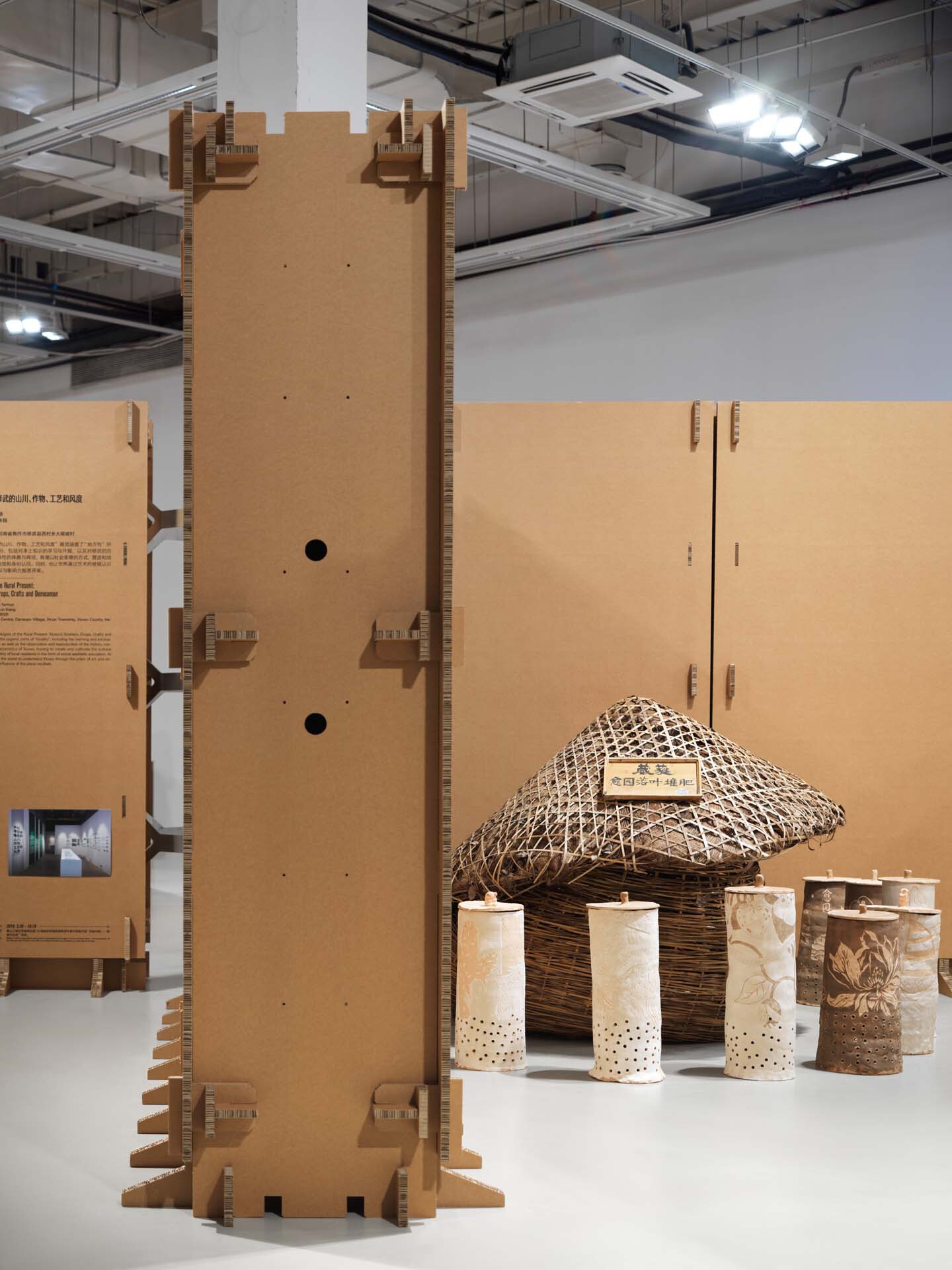 Gallery of Exhibition Space Formed by Corrugated Cardboards / LUO ...