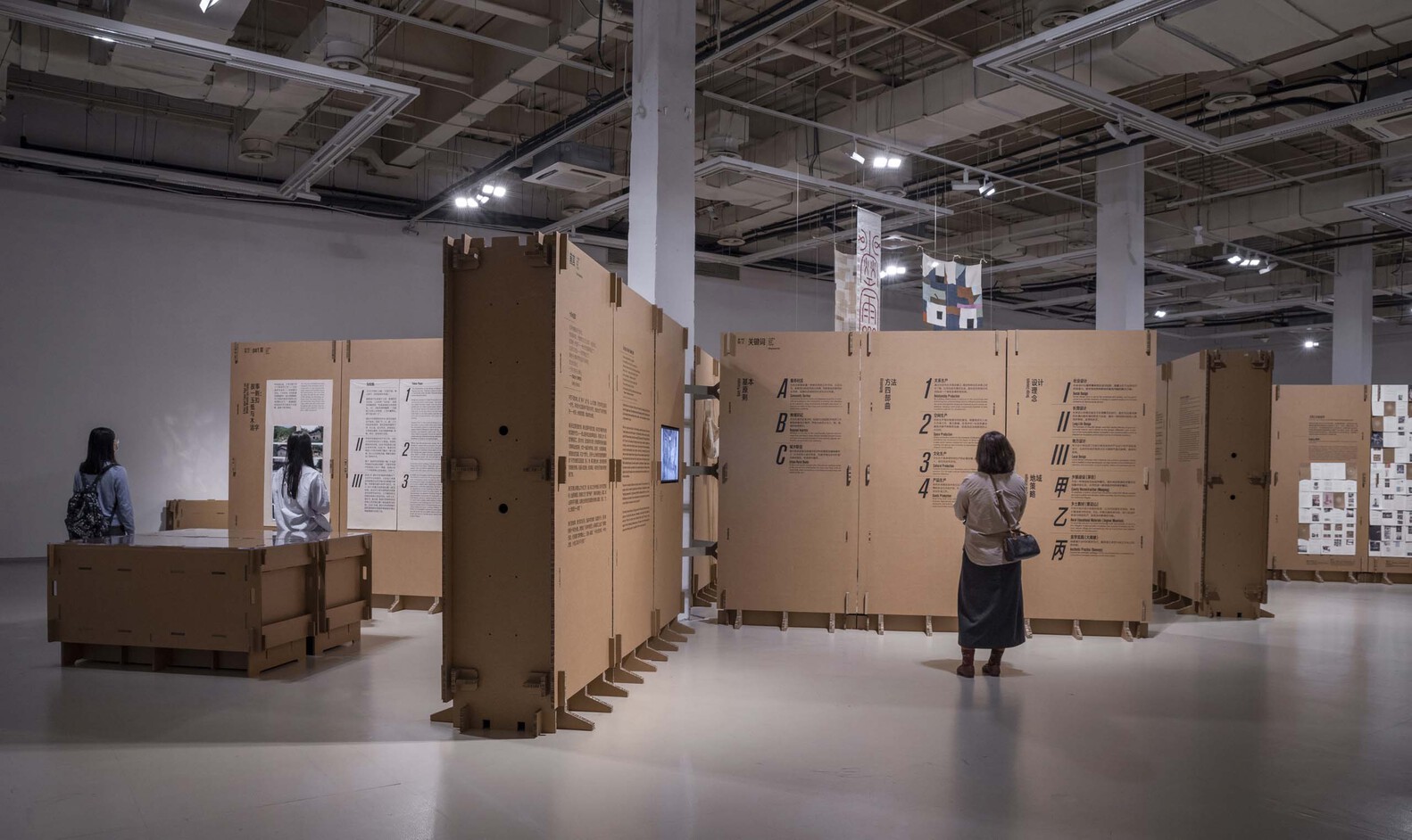 Gallery of Exhibition Space Formed by Corrugated Cardboards / LUO ...