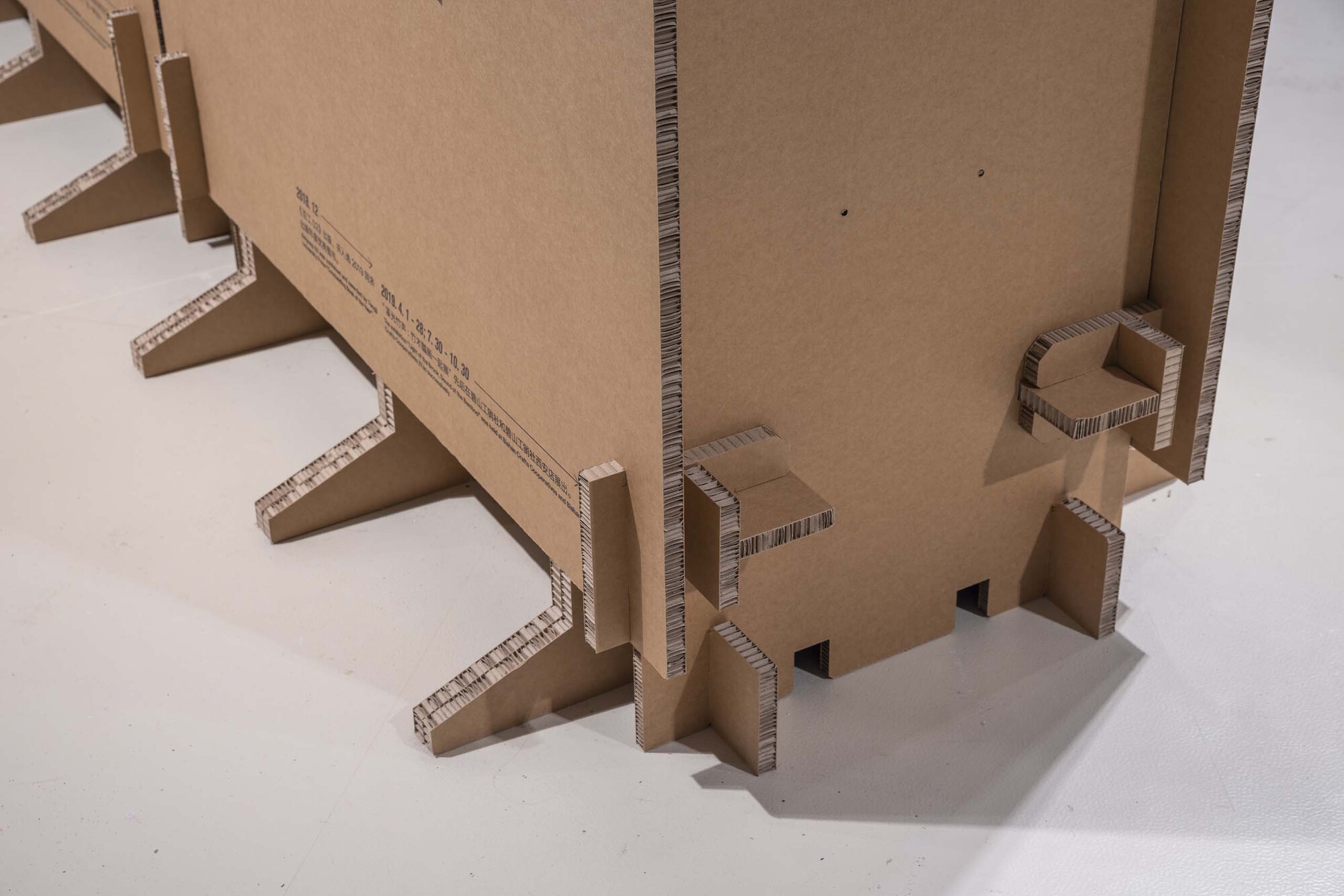 Gallery of Exhibition Space Formed by Corrugated Cardboards / LUO ...