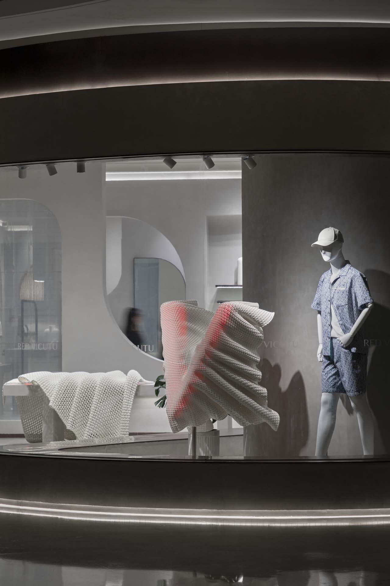 Gallery of Red Vicutu Concept Store Design / AntiStatics Architecture - 8