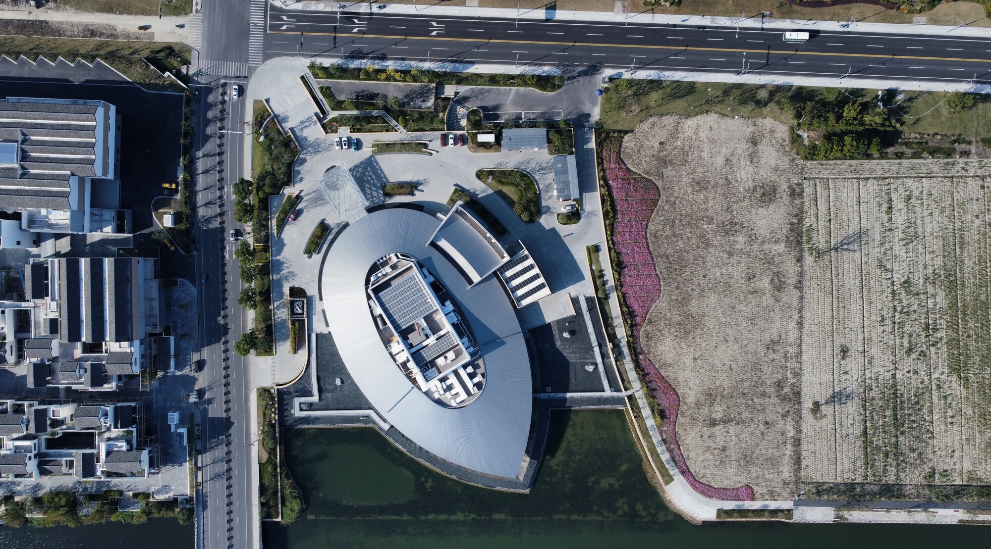 Gallery of Floating Leaf Office Building/ GREEN ARCHITECTS - 7