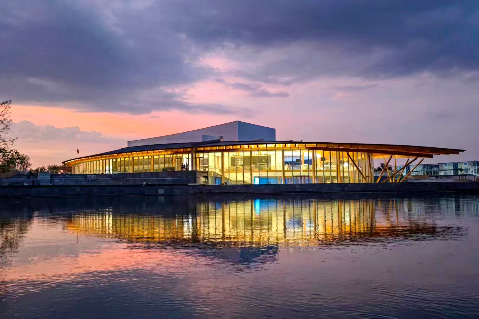 Gallery of Floating Leaf Office Building/ GREEN ARCHITECTS - 10