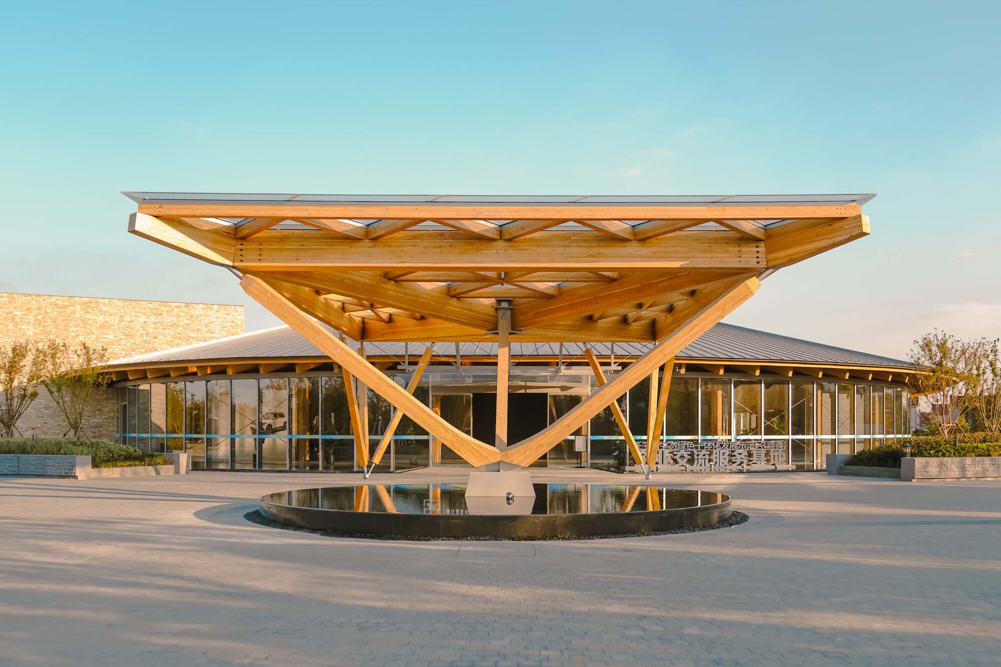 Gallery of Floating Leaf Office Building/ GREEN ARCHITECTS - 2