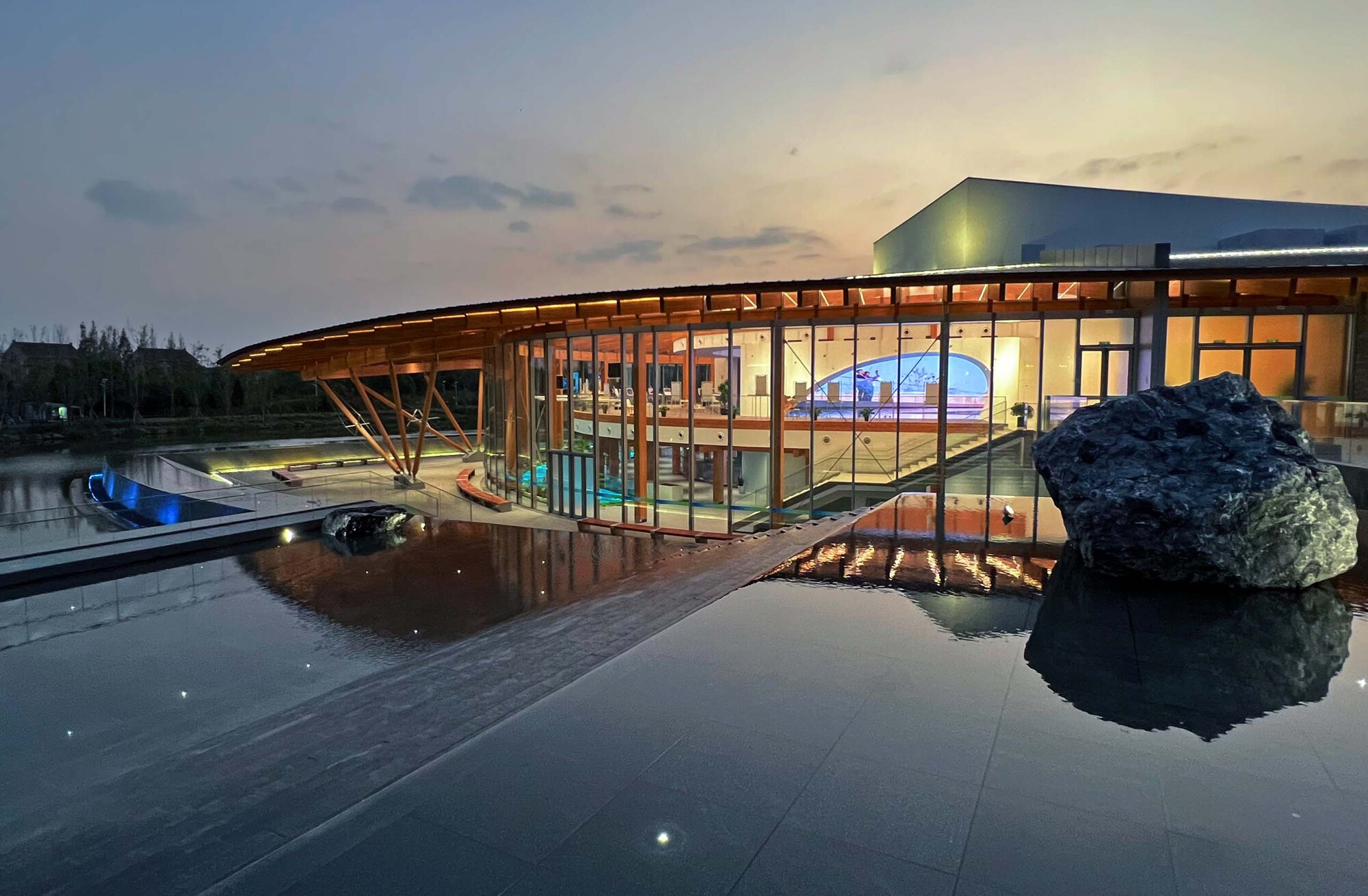 Gallery of Floating Leaf Office Building/ GREEN ARCHITECTS - 9