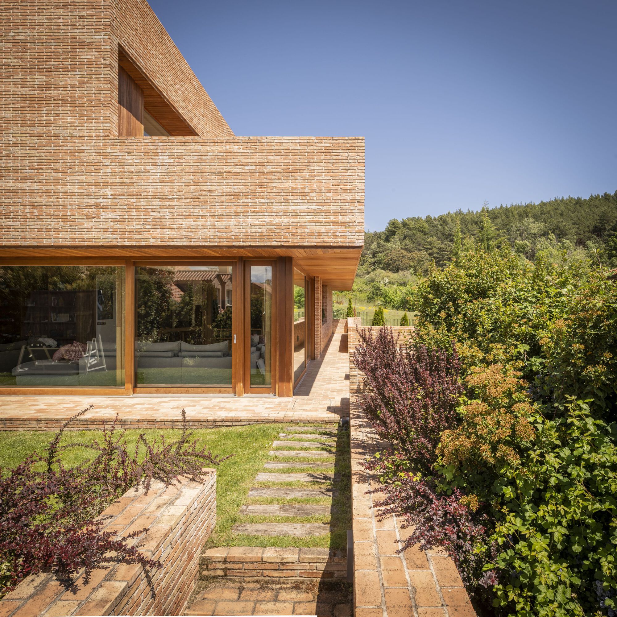 Gallery of House in the Forest / Rodrigo Nuñez Arquitectos - 9