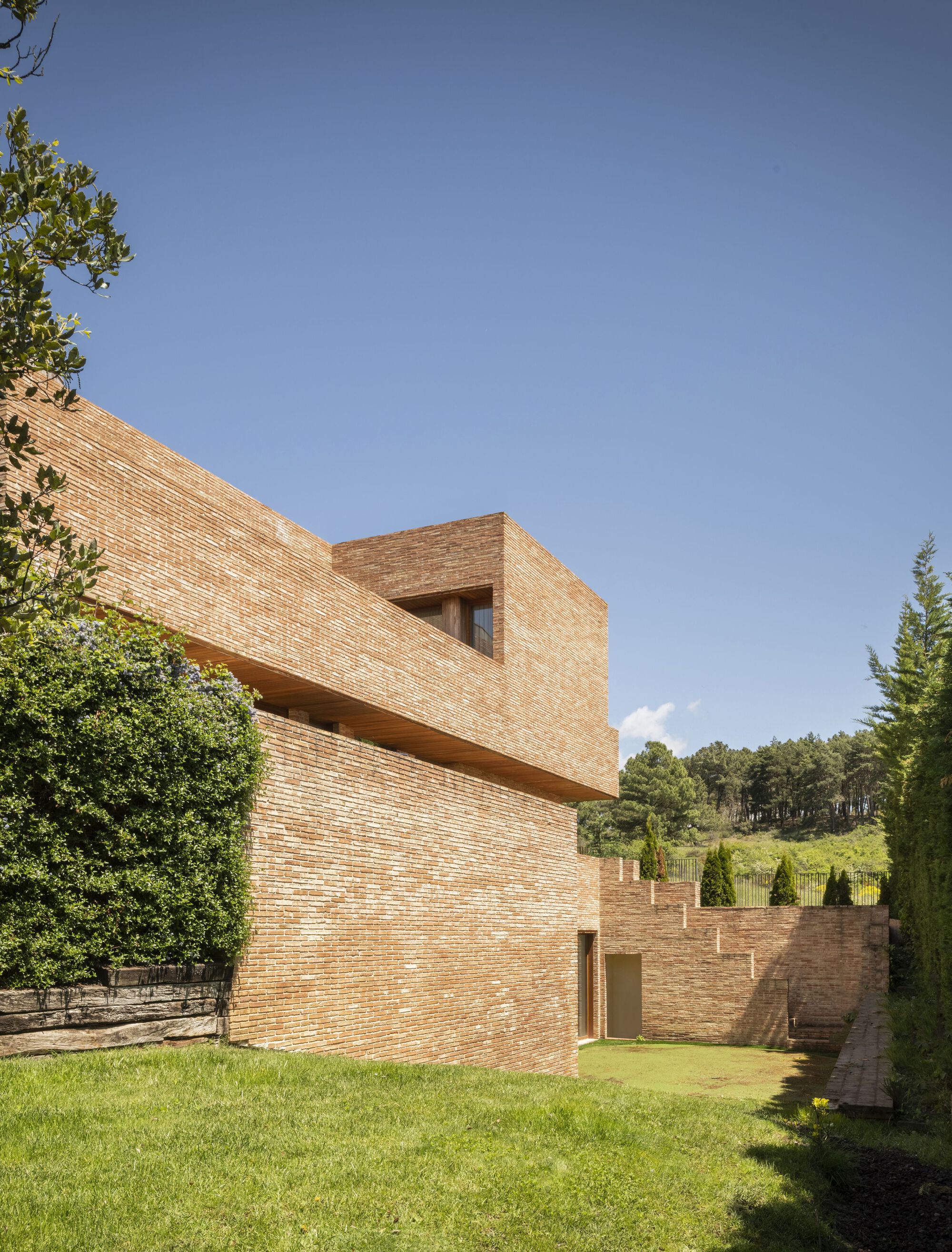 Gallery of House in the Forest / Rodrigo Nuñez Arquitectos - 13